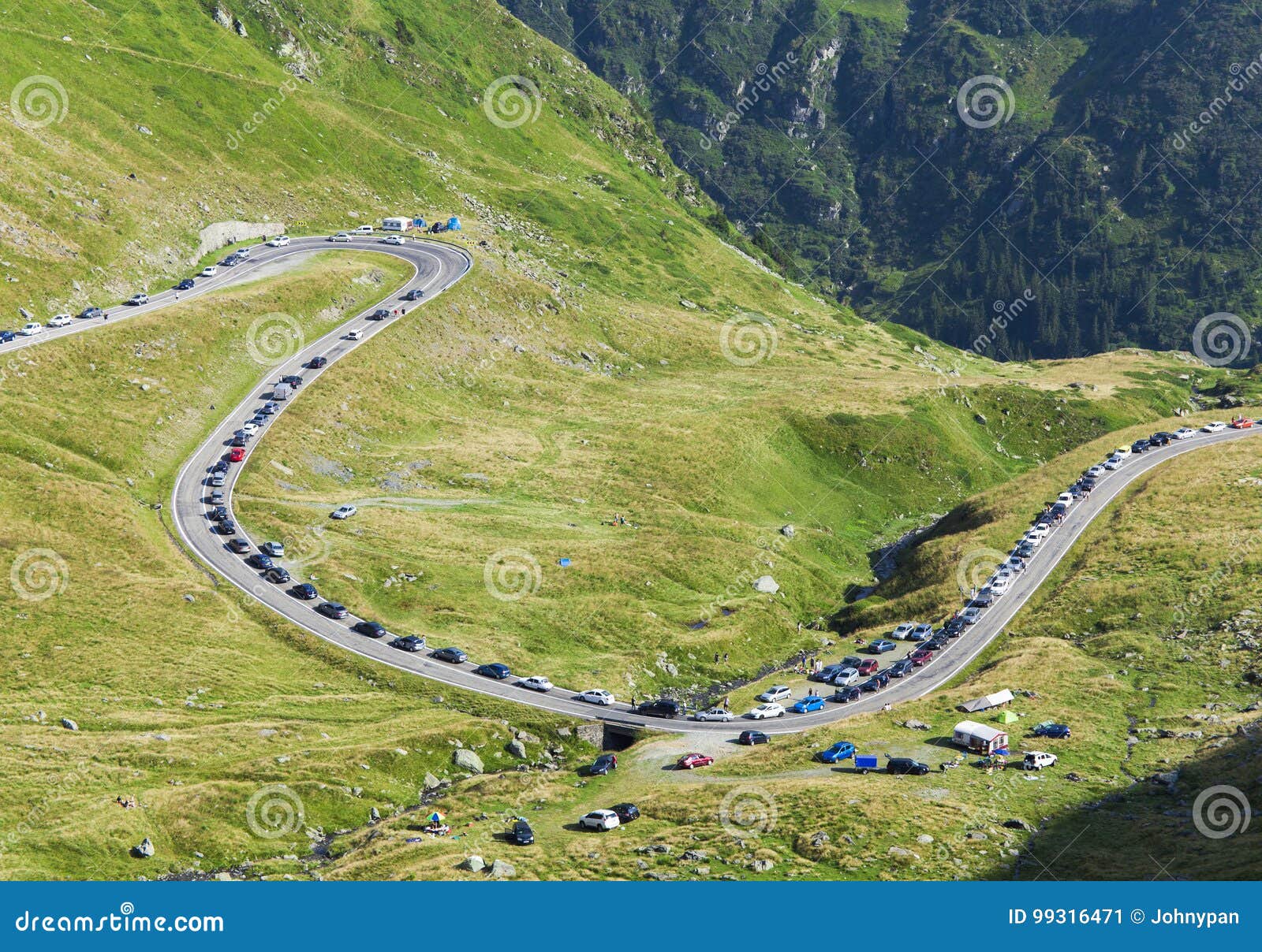 Embouteillage Sur La Route De Montagne De Transfagarasan Image stock ...