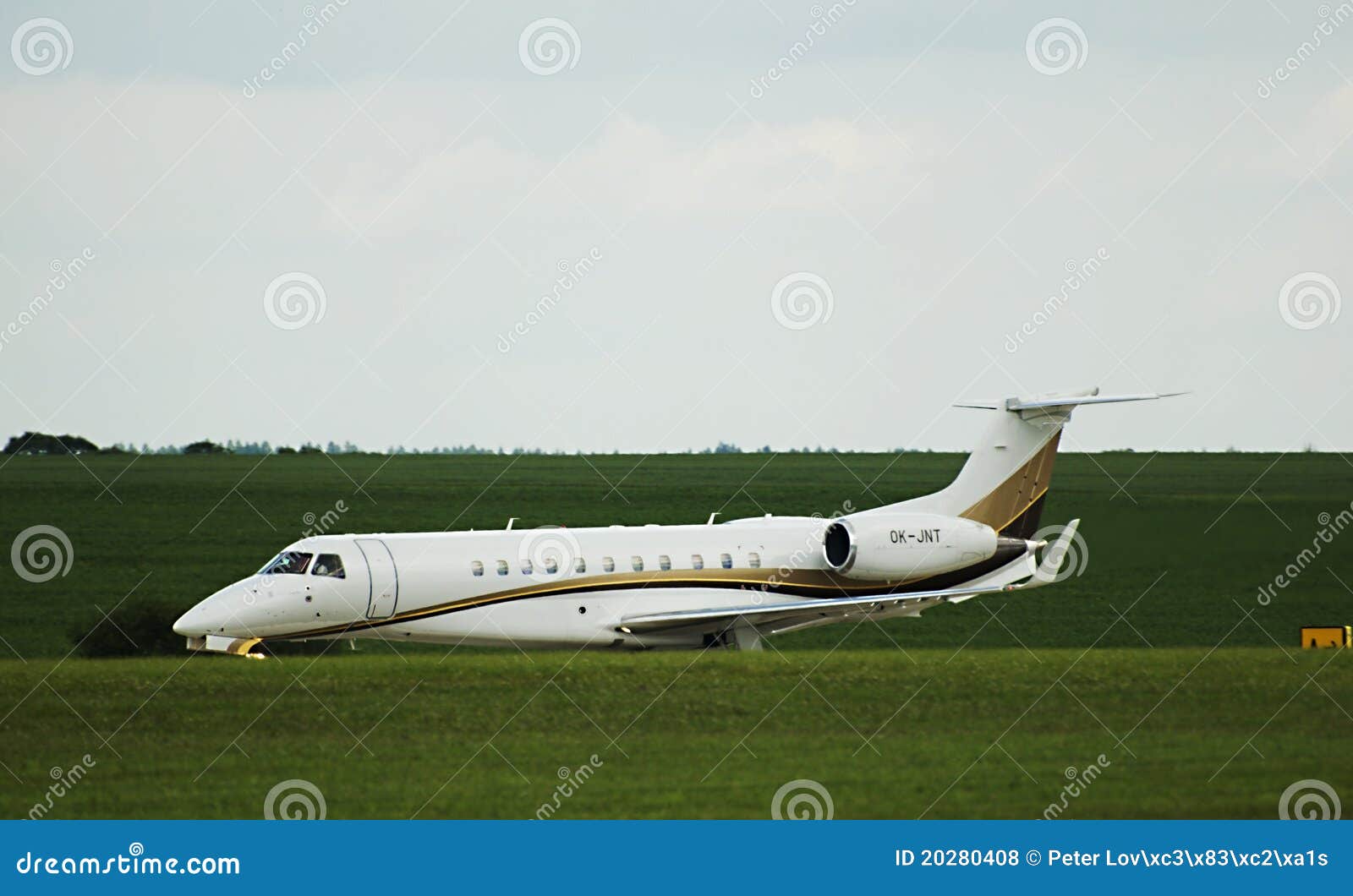 Embraer ERJ 135 BJ editorial stock photo. Image of aircraft - 20280408
