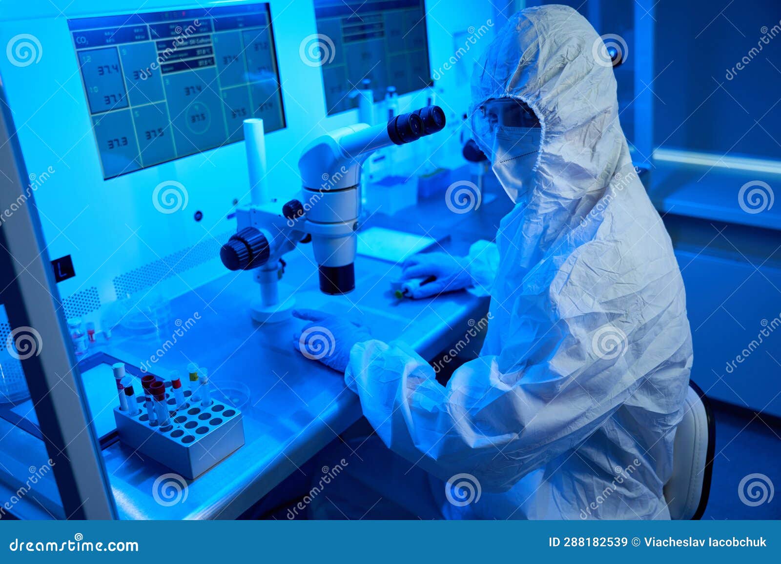 Embryologist in a Sterile Room Performs an ICSI Procedure Stock Image ...