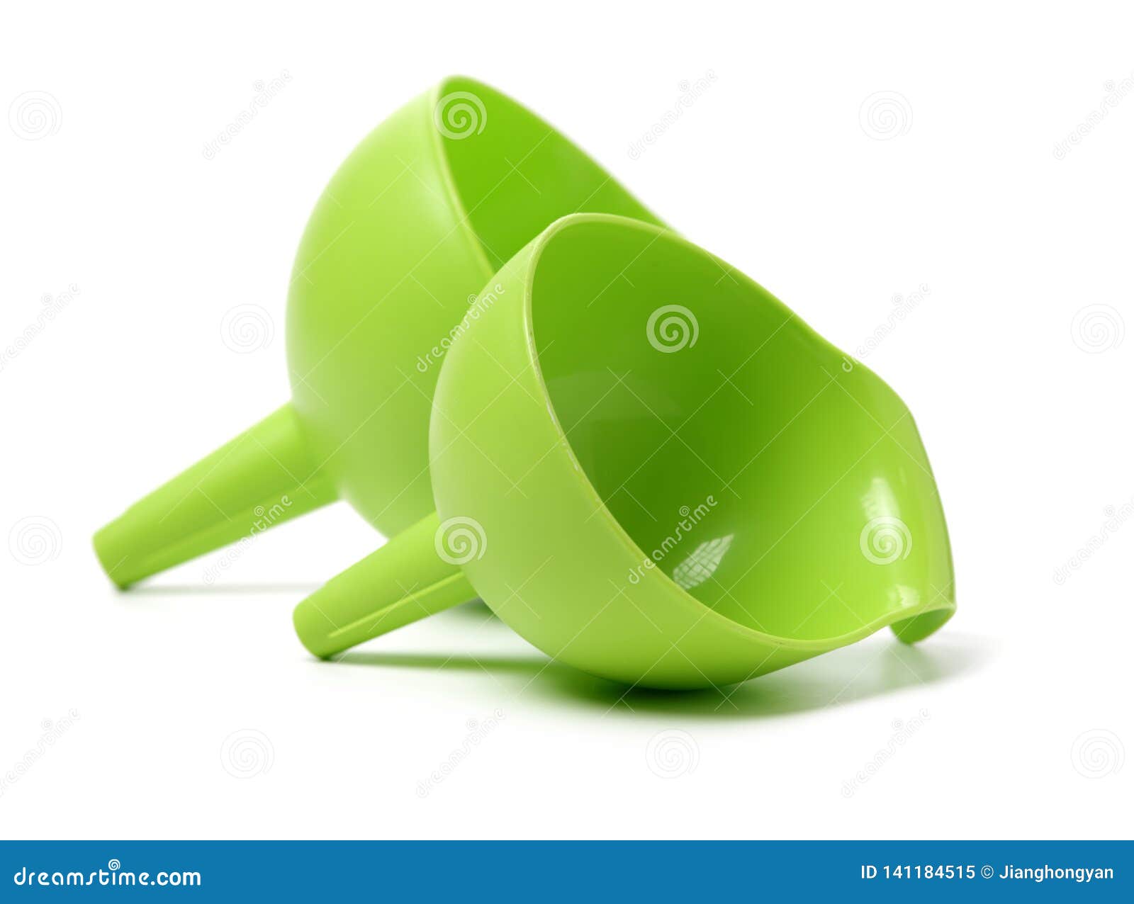 Embudo en el fondo blanco imagen de archivo. Imagen de aislado - 141184515