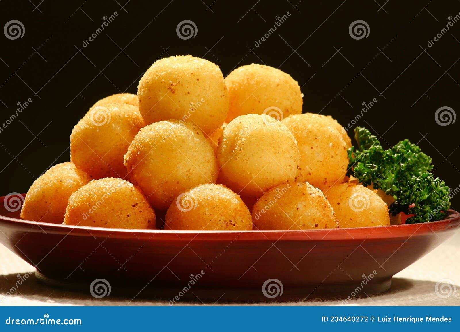 Embutidos Fritos Rellenos De Queso Foto de archivo - Imagen de producto ...