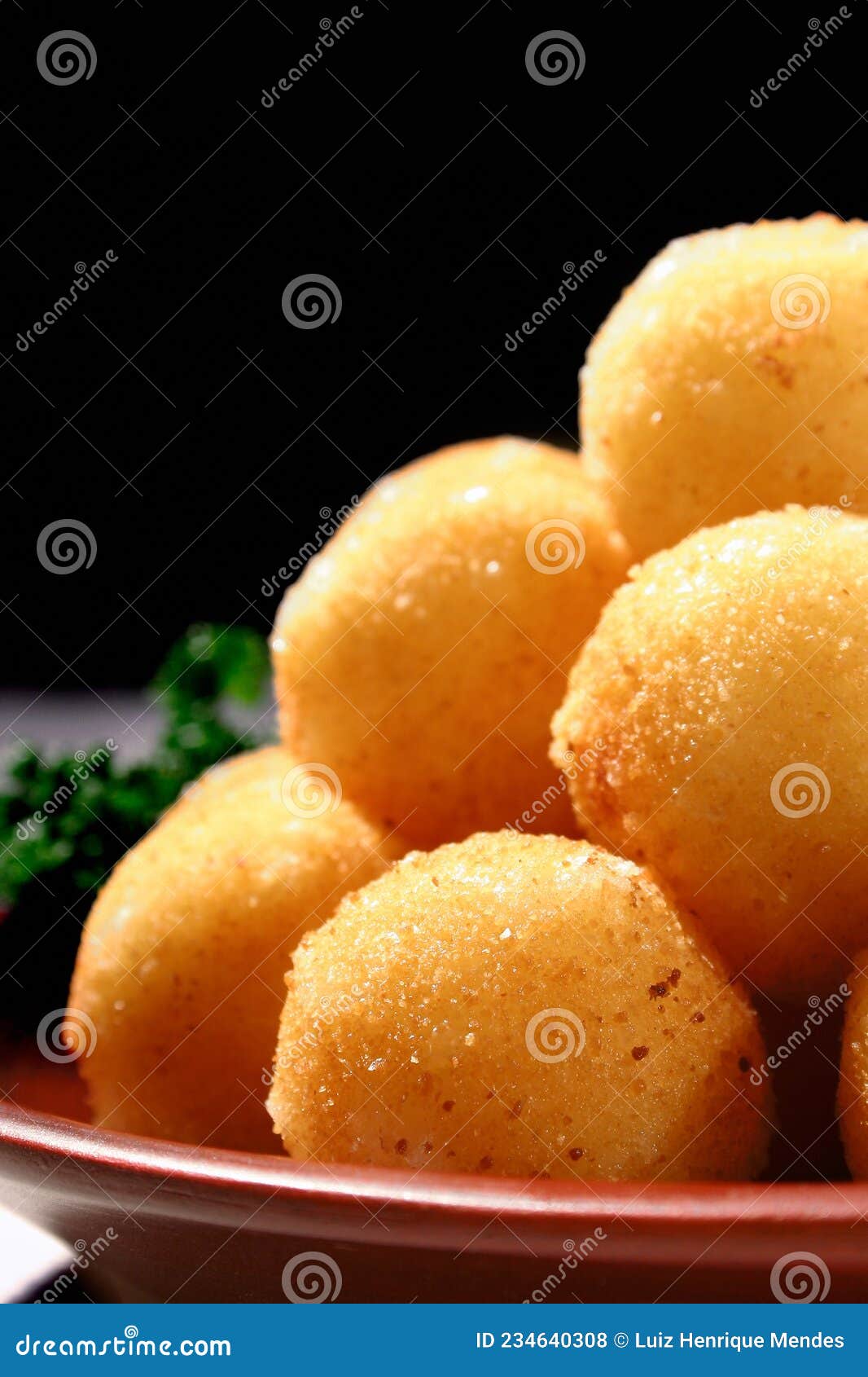 Embutidos Fritos Rellenos De Queso Foto de archivo - Imagen de postre ...