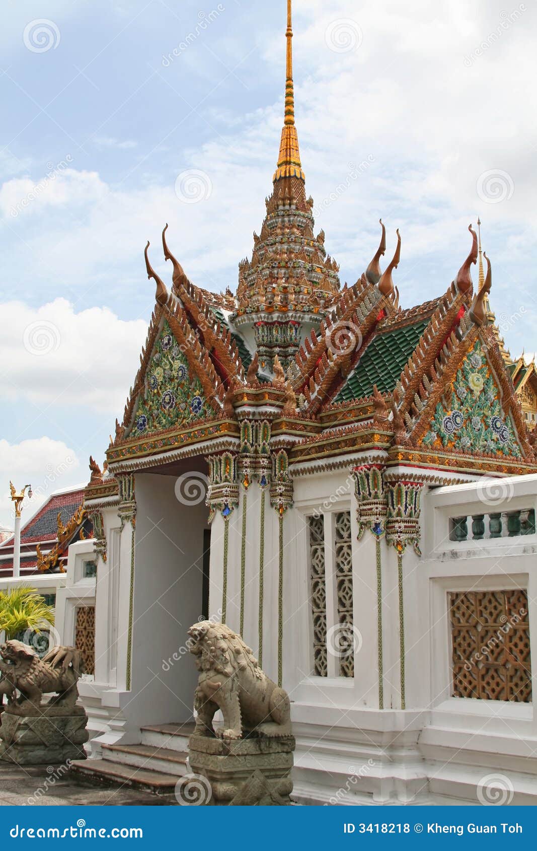 Emerald buddha temple stock photo. Image of asia, east - 3418218