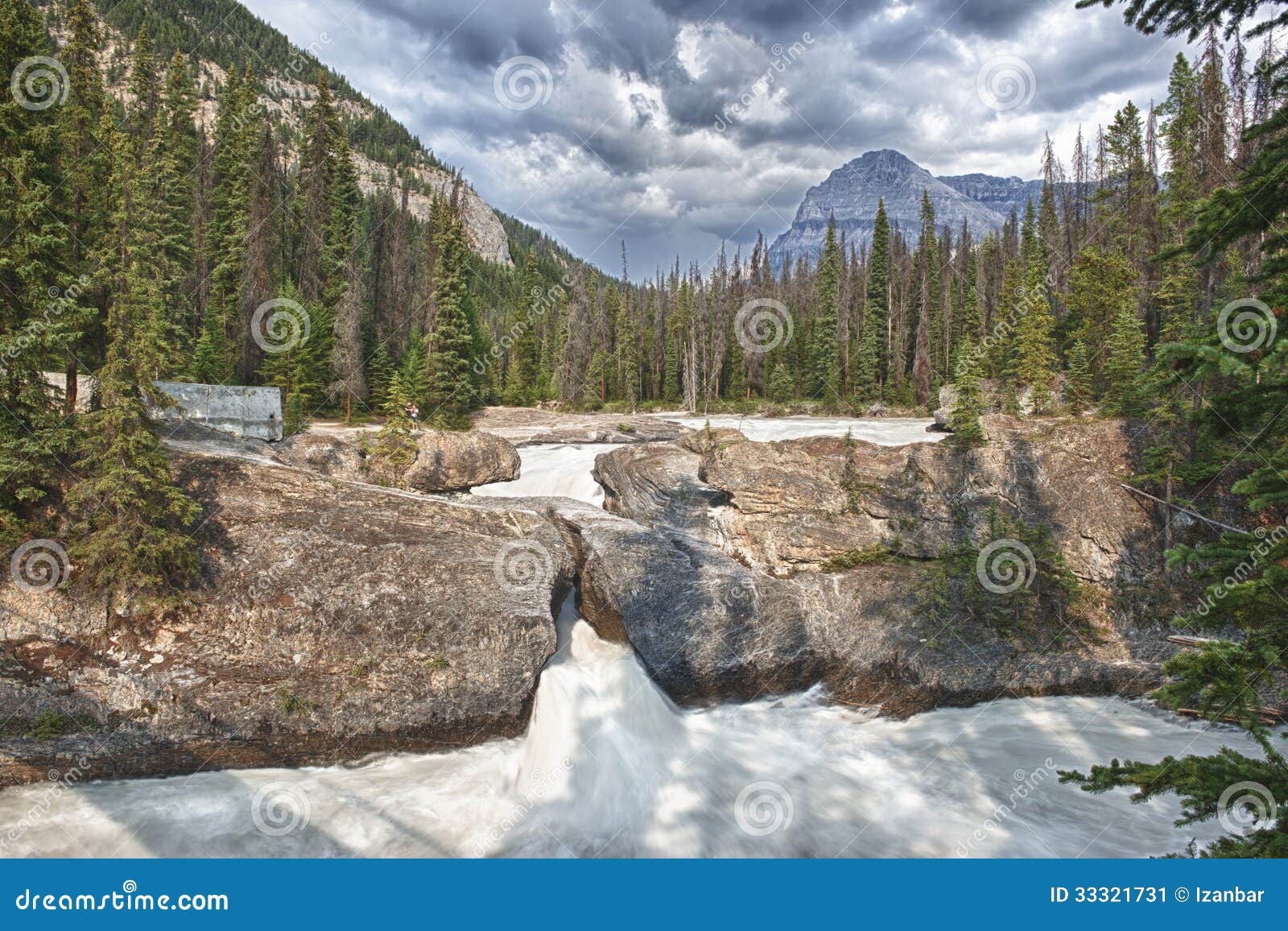 Emerald Lake Natural Bridge Stock Image - Image of woods, travel: 33321731