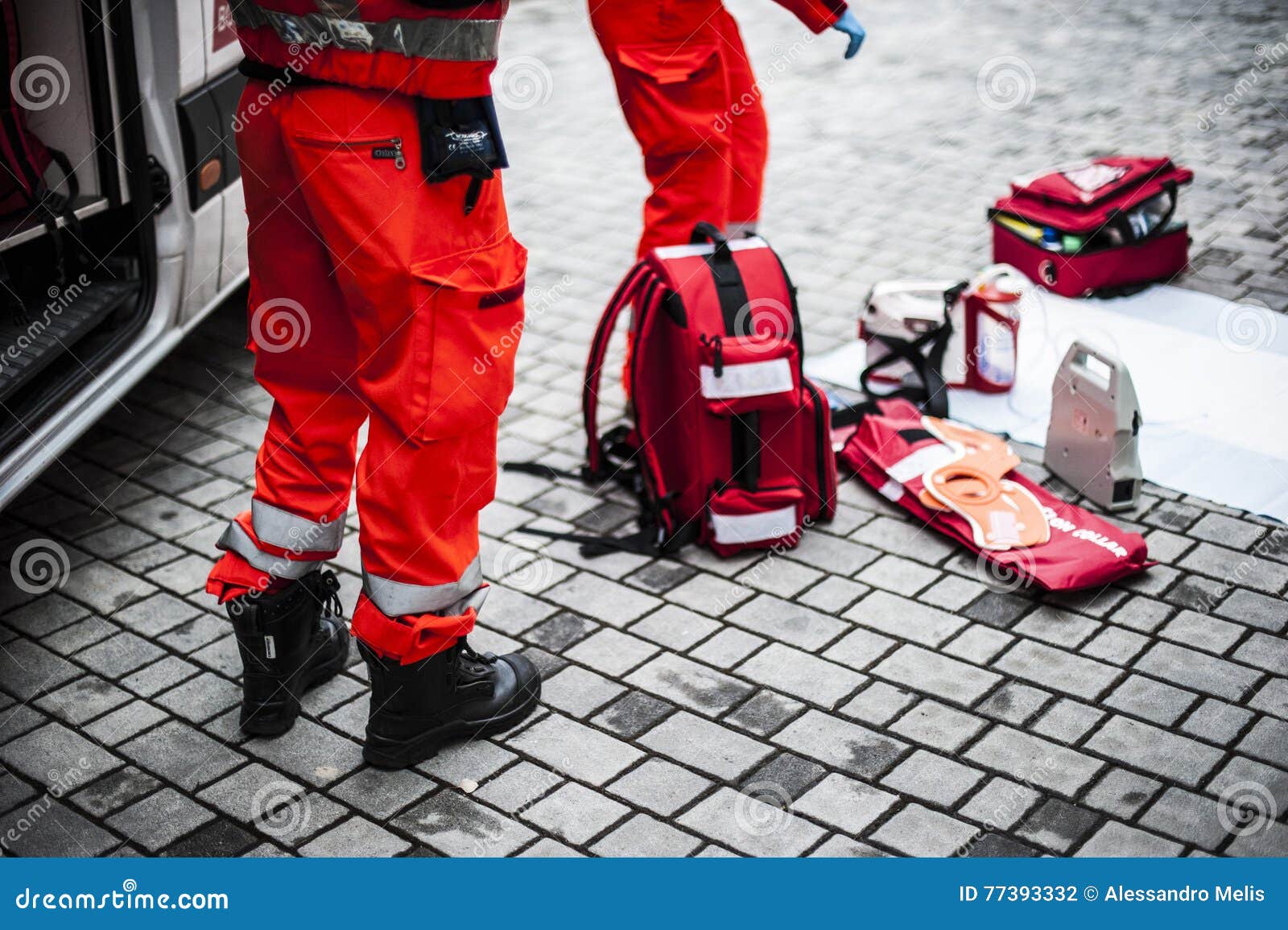 Emergency Operator in Action Editorial Photography - Image of personnel ... Emergency Operator in Action Editorial Photography - Image of personnel ...