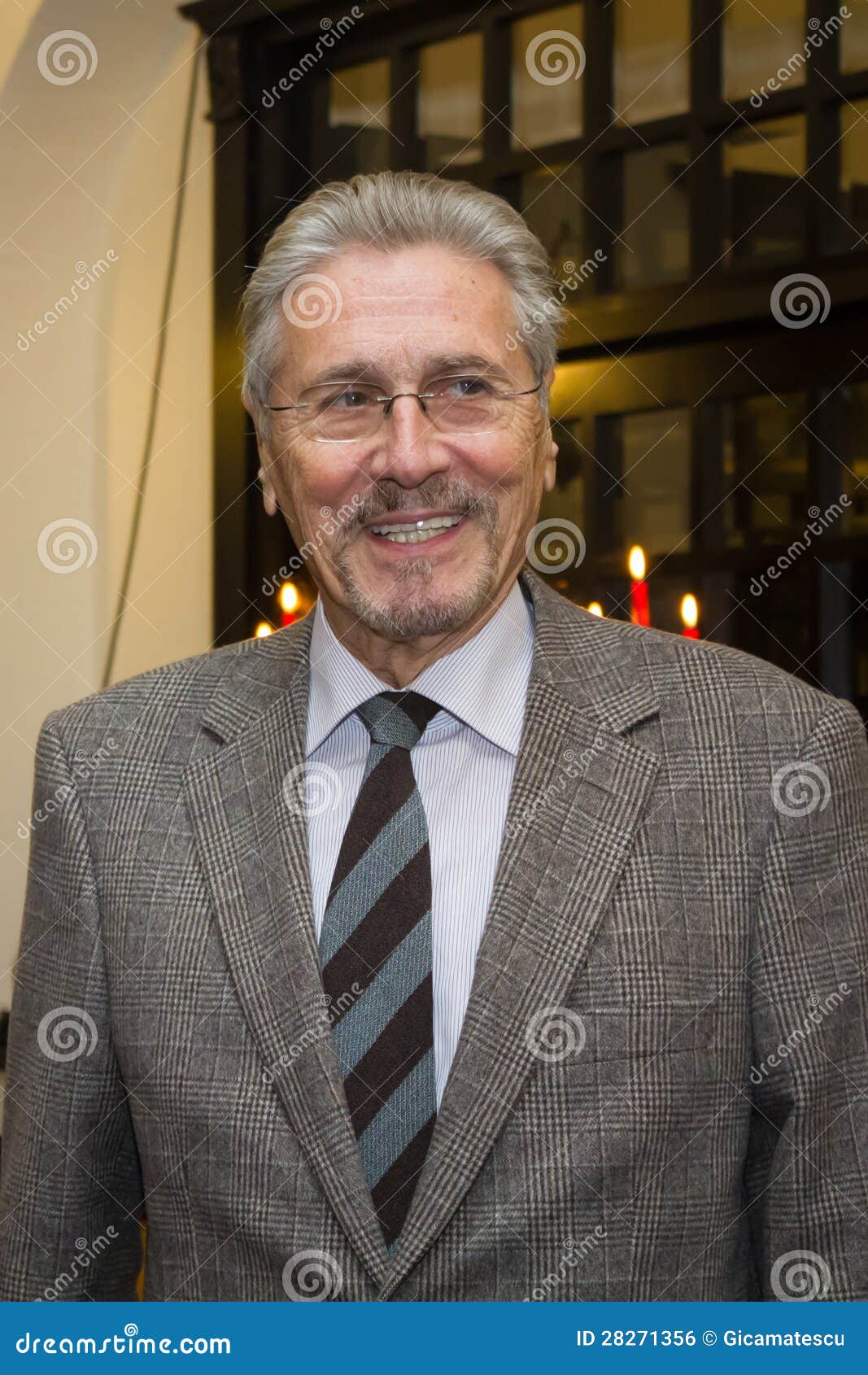 Emil Constantinescu editorial photo. Image of books, electorate - 28271356