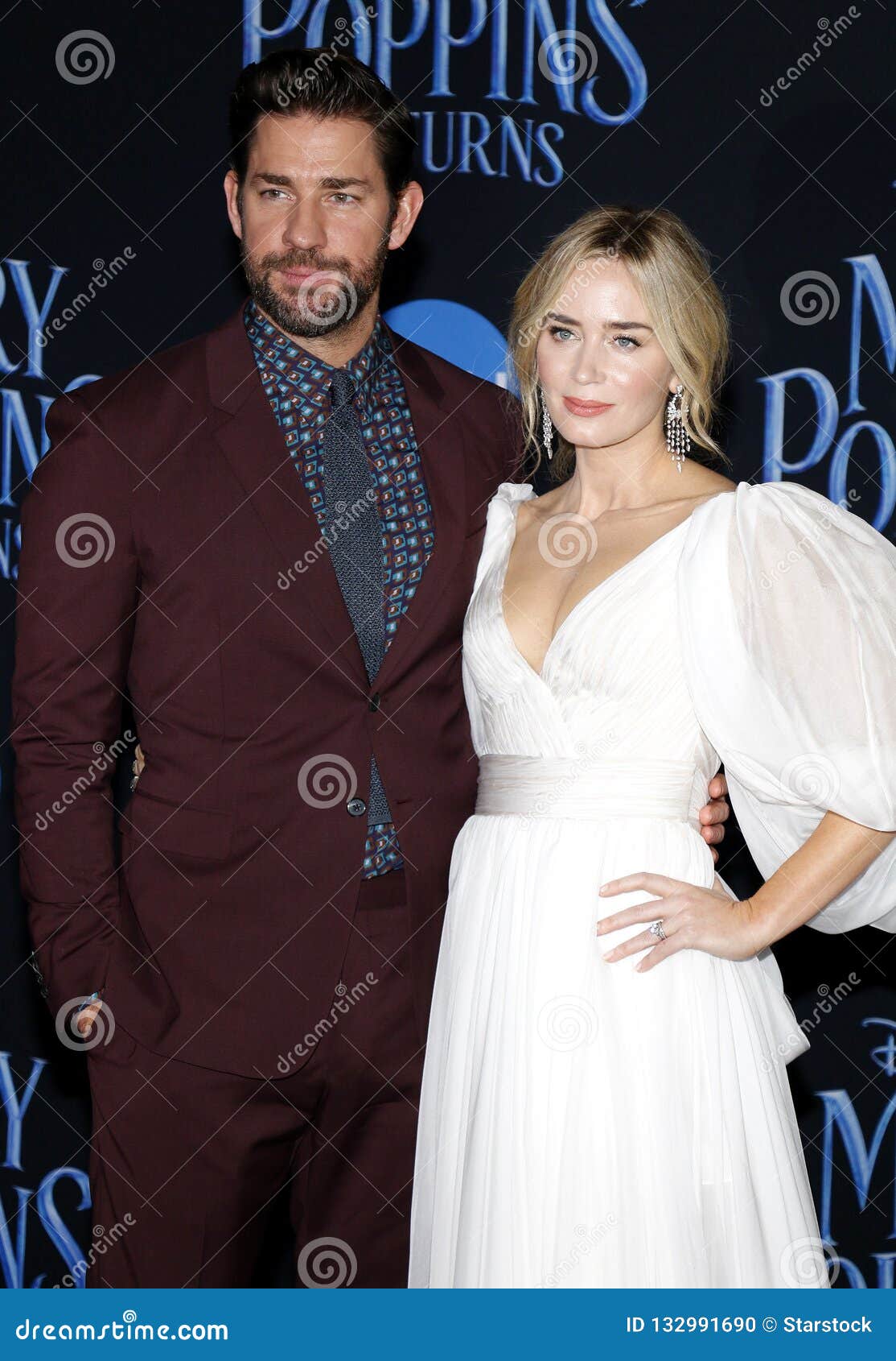 Emily Stumpf Und John Krasinski Redaktionelles Bild - Bild von teppich ...