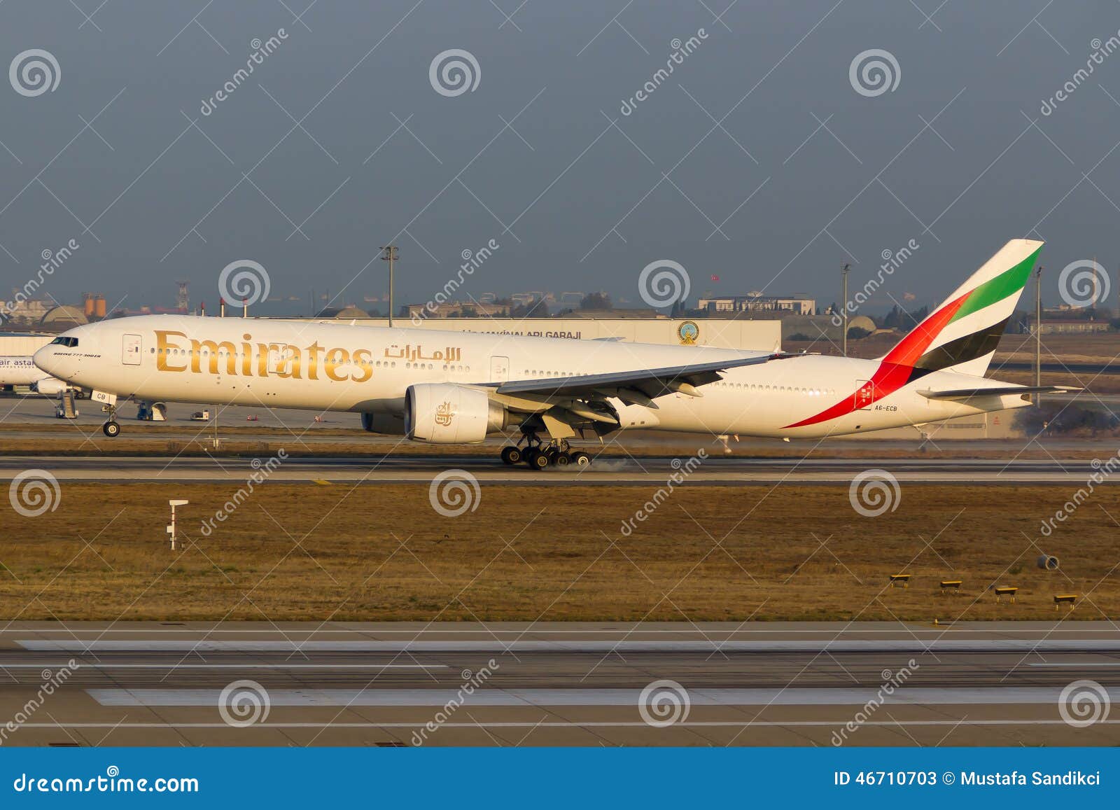 Emirates Boeing 777 editorial stock photo. Image of engine - 46710703