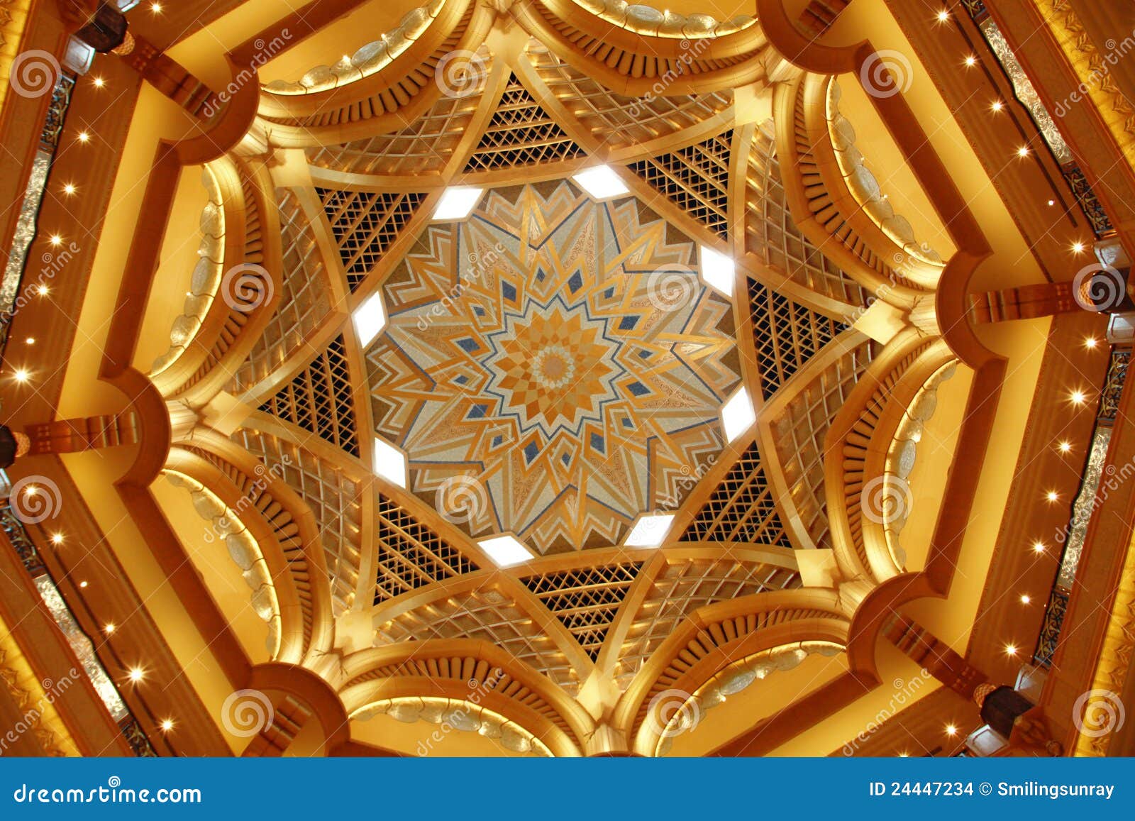 Emirates Palace ceiling editorial stock image. Image of living - 24447234