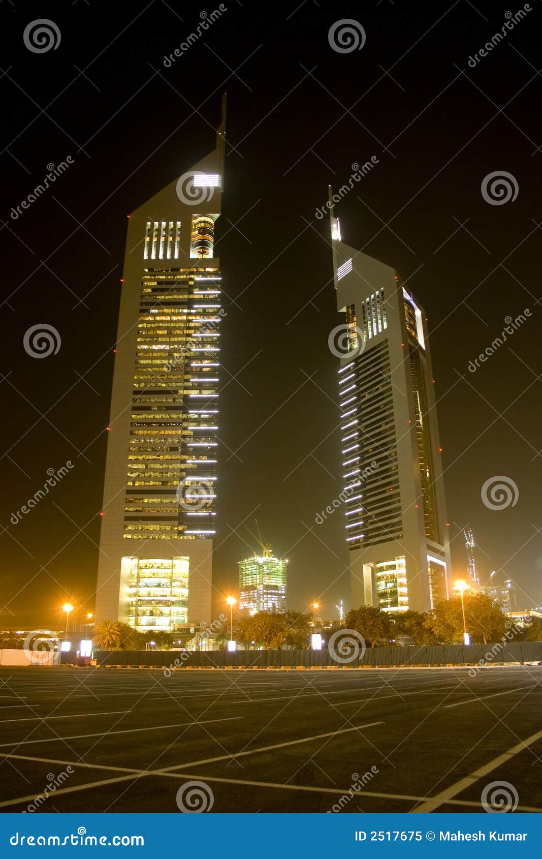Emirates towers stock image. Image of motion, dubai, capricon - 2517675