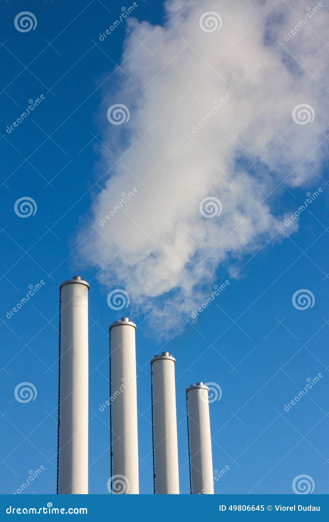 Emisiones De Las Chimeneas Del Humo Imagen de archivo - Imagen de ...