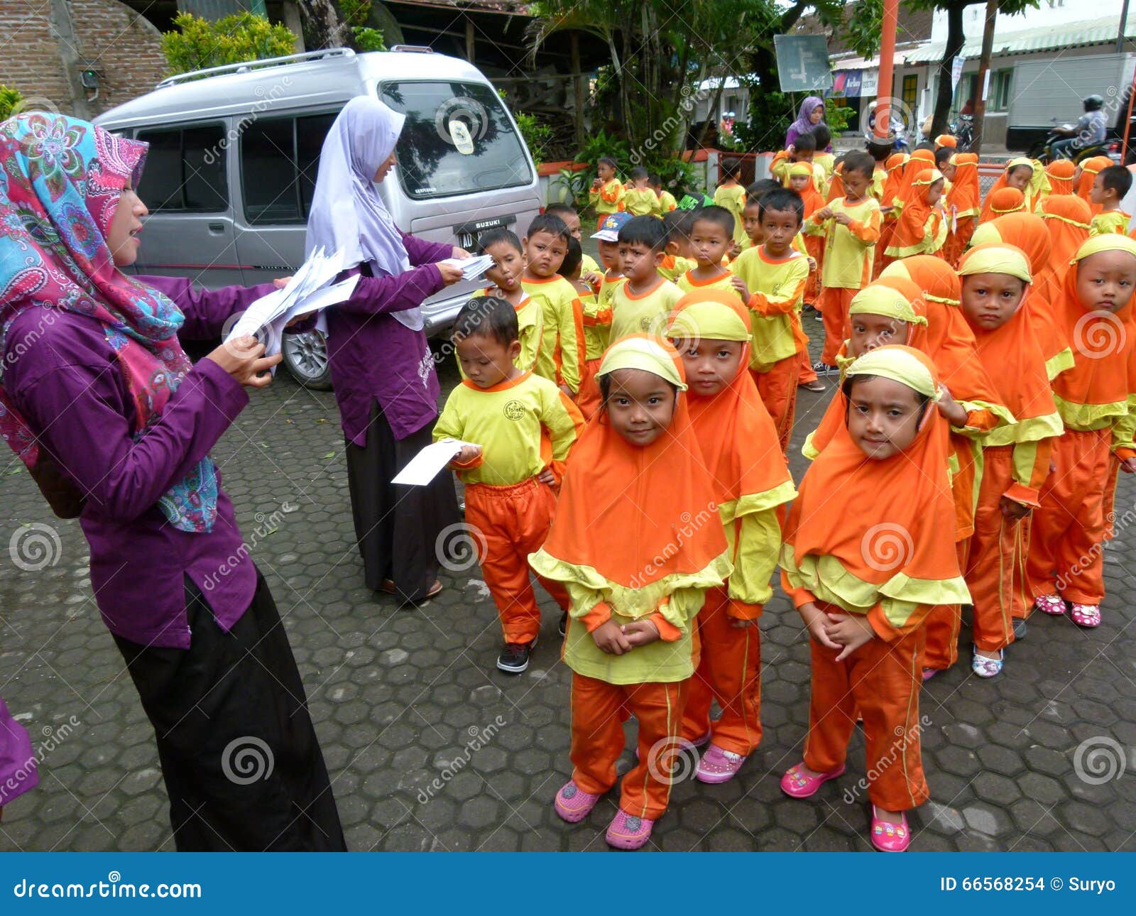 Emita o correio imagem de stock editorial. Imagem de aprendizagem ...