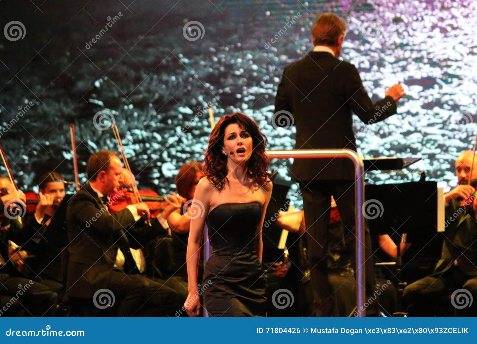 Emma Shapplin photo éditorial. Image du culturel, concert - 71804426