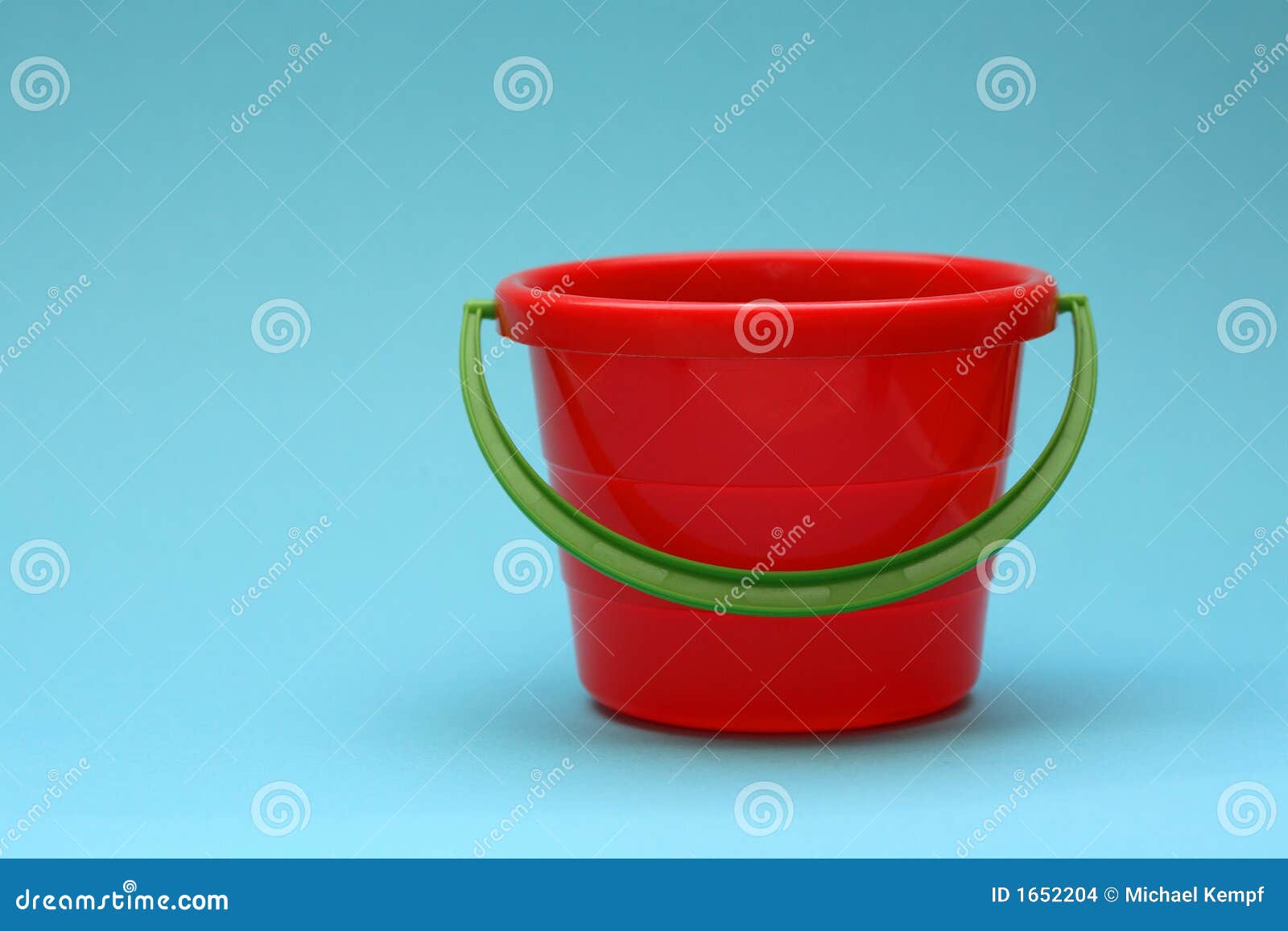 Emmer stock foto. Image of emmer, kinderjaren, zomer, strand - 1652204