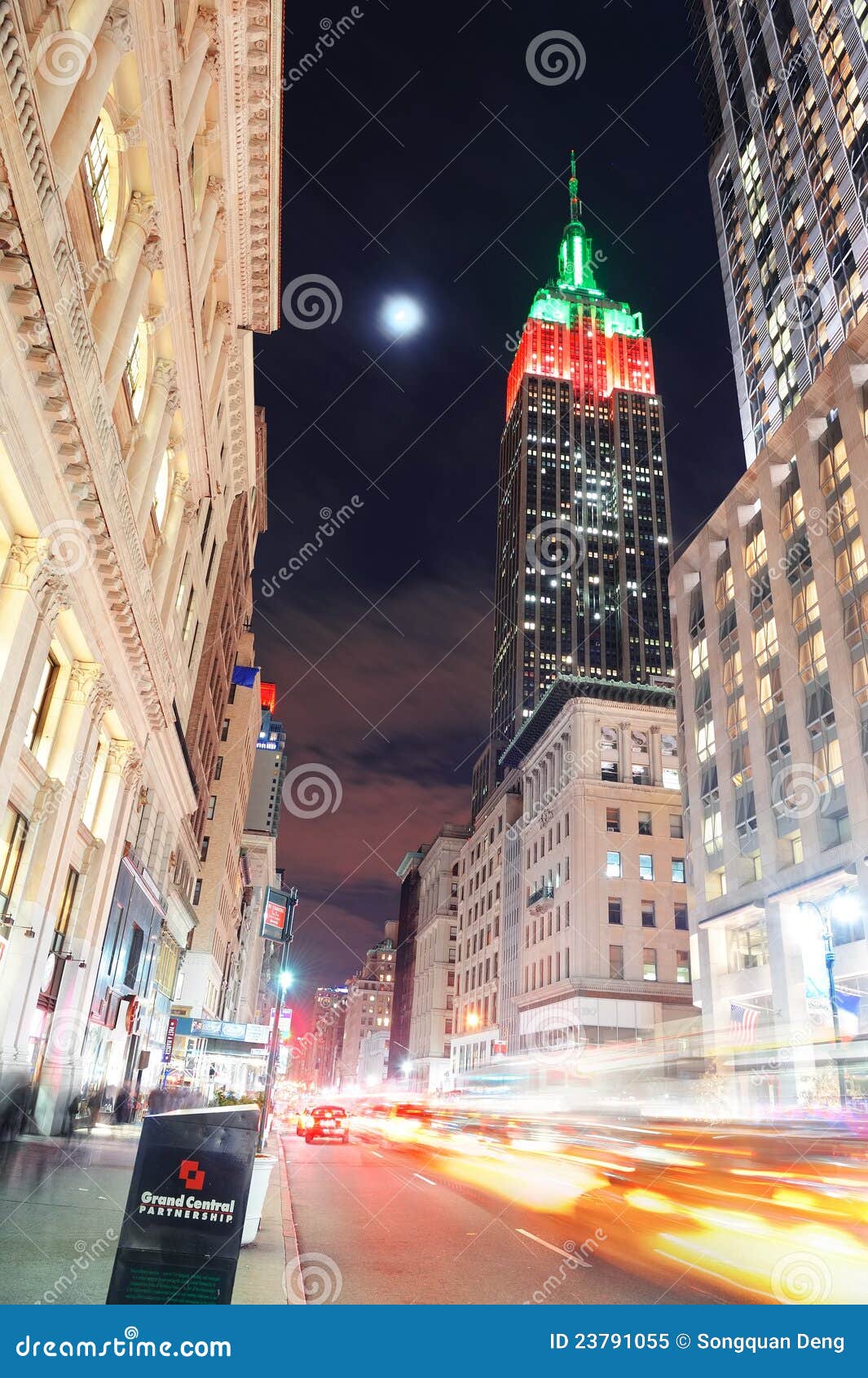 Empire State Building Night View Editorial Image - Image of illuminate ...