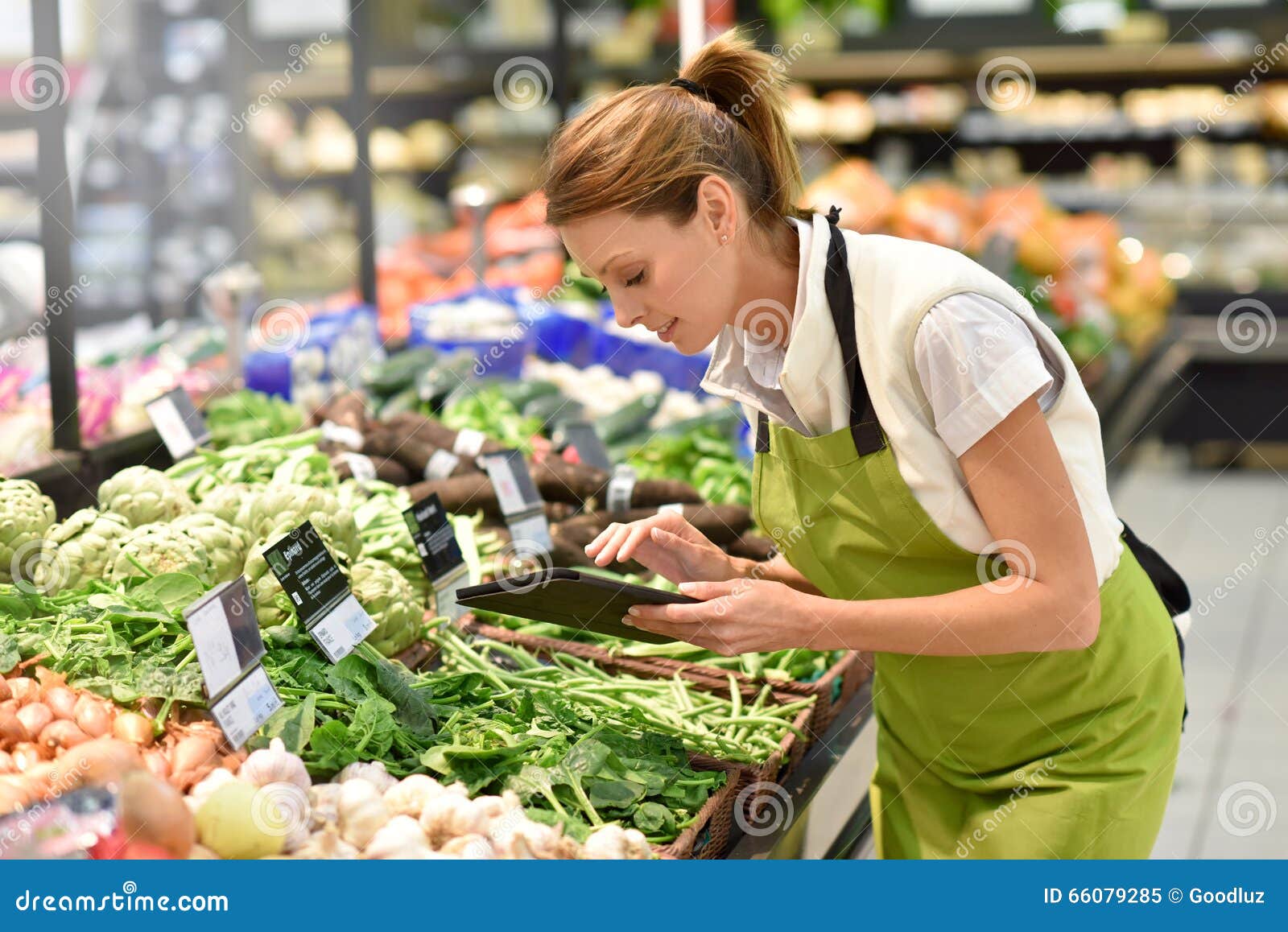 Employee in Supermarket Using Tablet Stock Image - Image of indoors ...