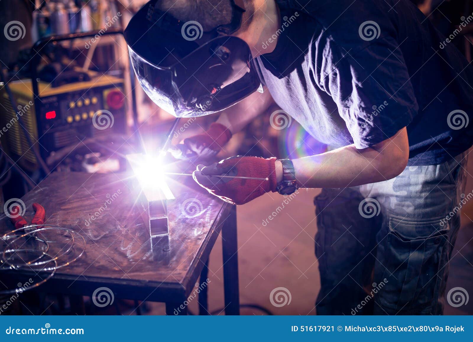 Employee Welding Aluminum Using TIG Stock Image - Image of steel, visor ...