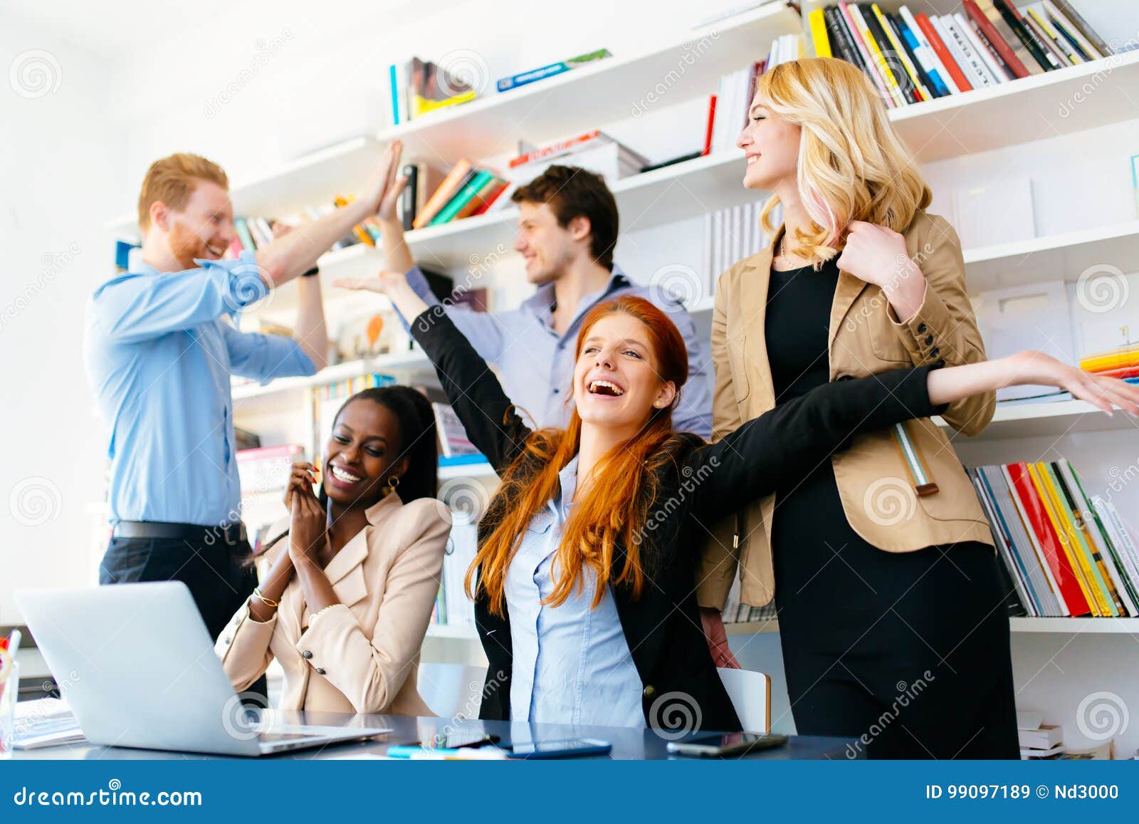 A Empresa Bem Sucedida Comemora O Sucesso Comercial Imagem de Stock ...