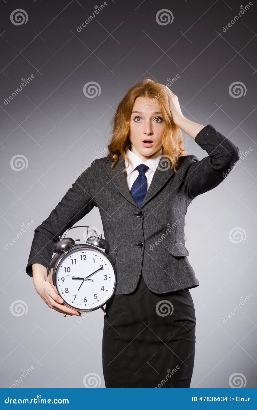 Empresaria Con El Reloj Que Es Atrasado Foto de archivo - Imagen de ...