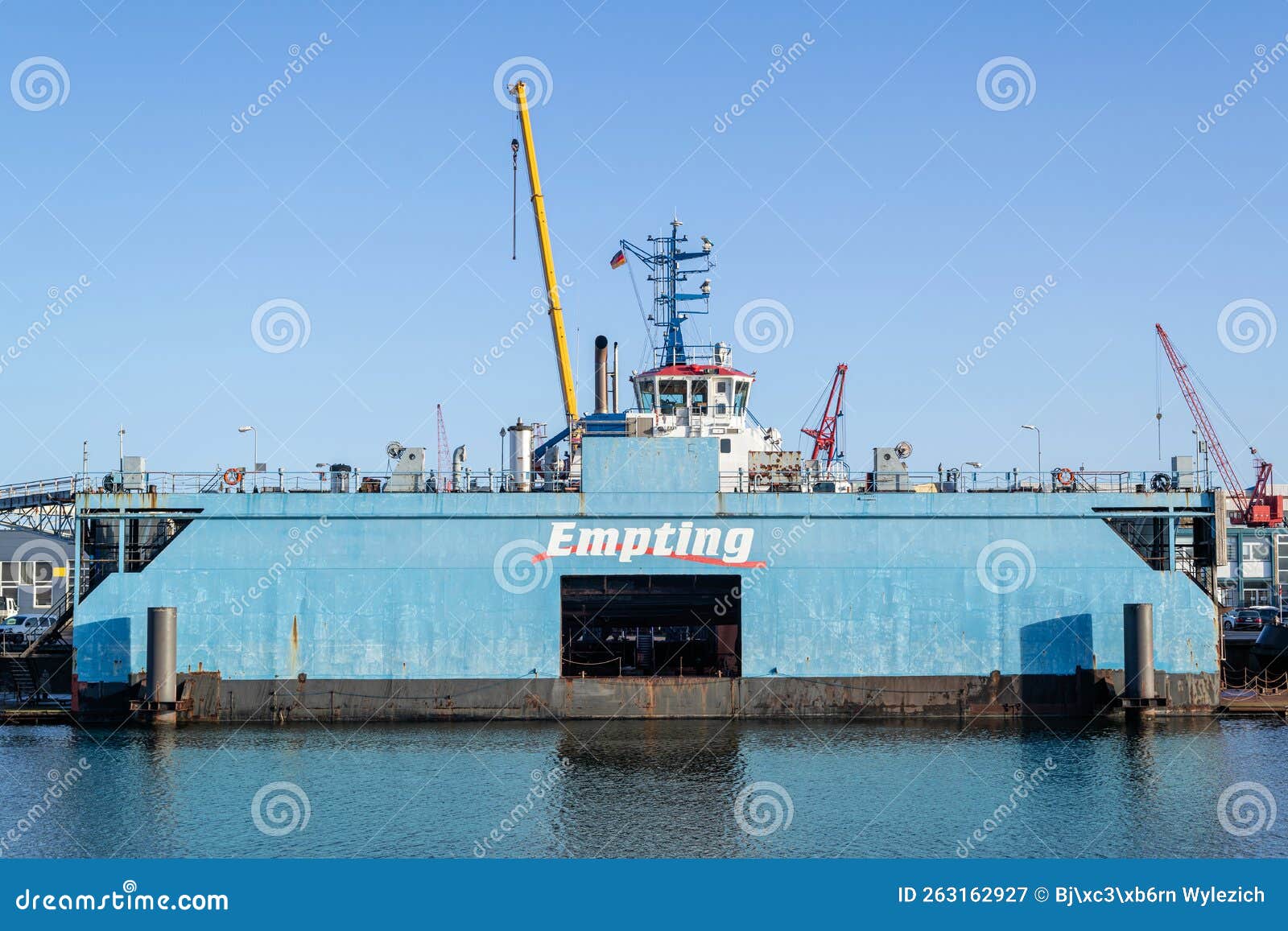 Empting editorial photography. Image of shipbuilding - 263162927