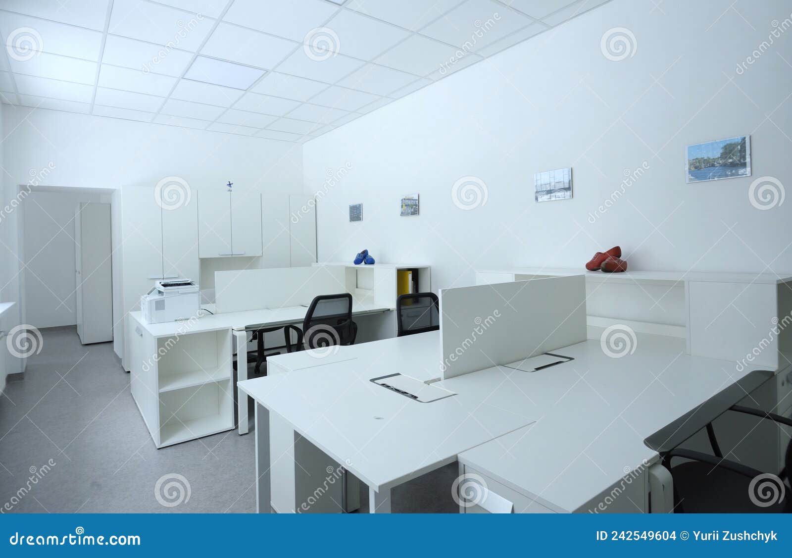 Empty Accountant Room. Worktable, Chairs, Office Furniture and ...