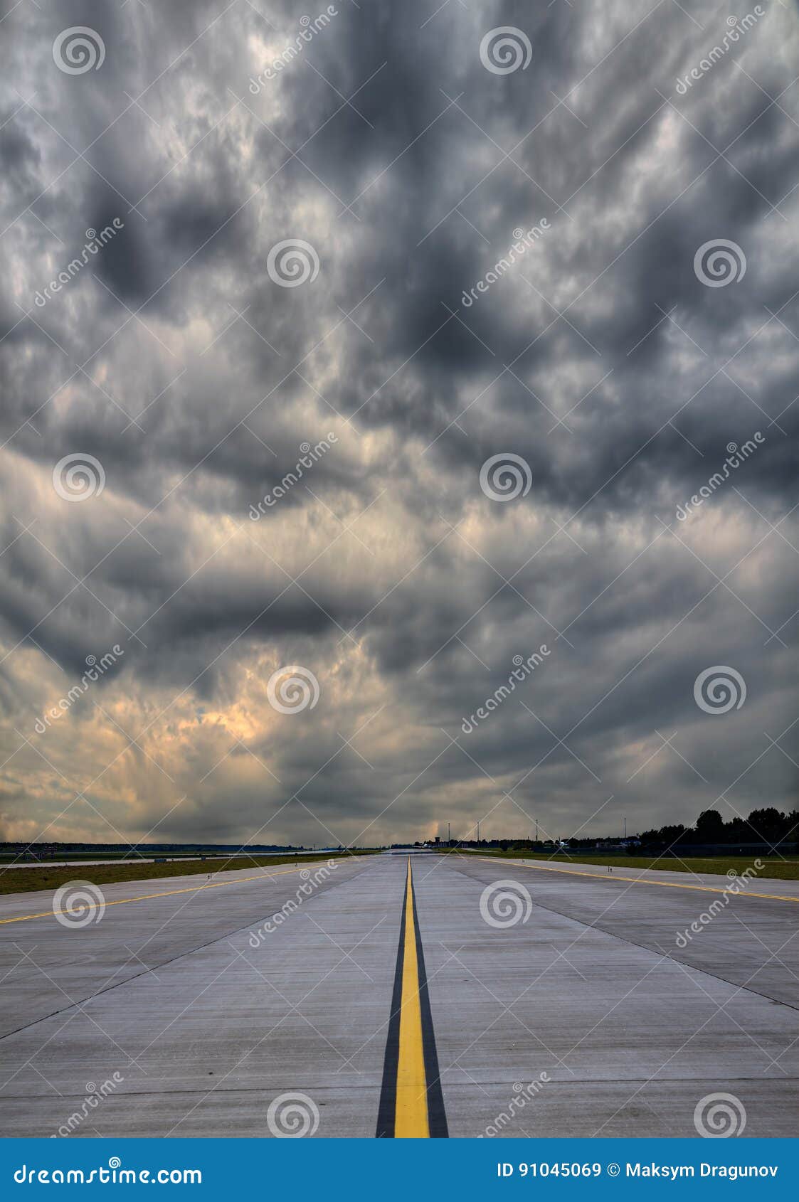 Empty airport runway stock image. Image of airplane, pavement - 91045069