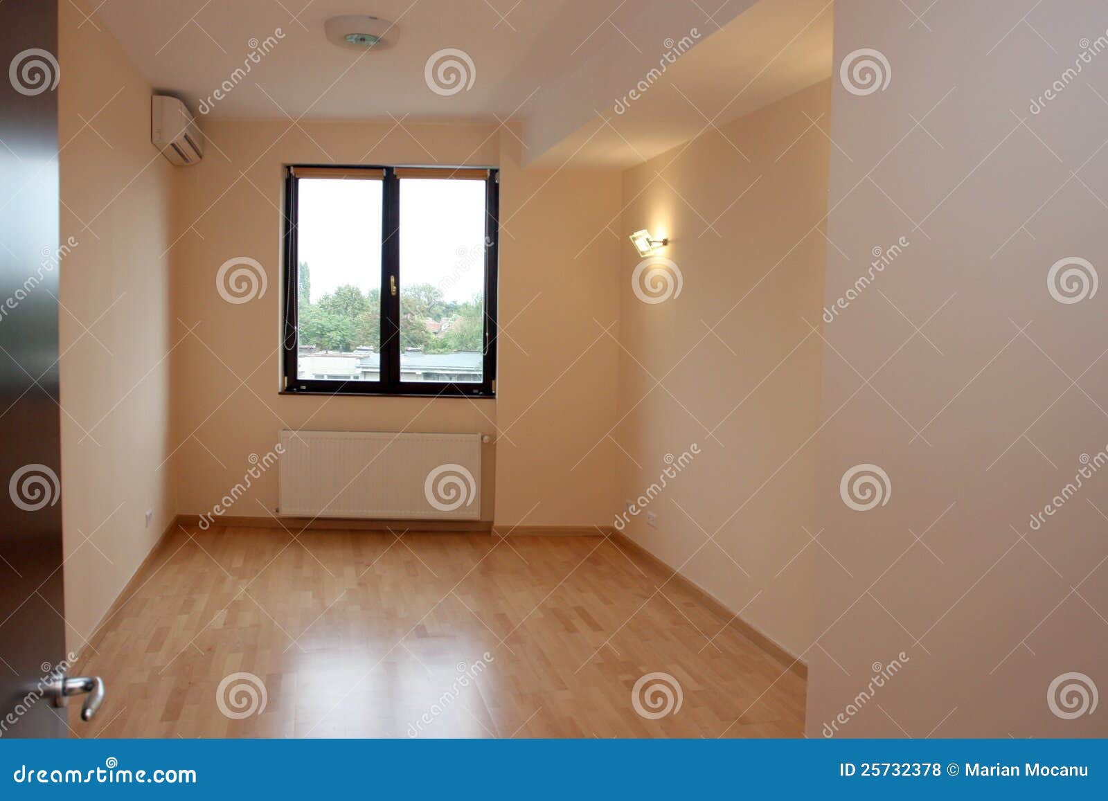 Empty apartment stock photo. Image of comfort, decorative - 25732378
