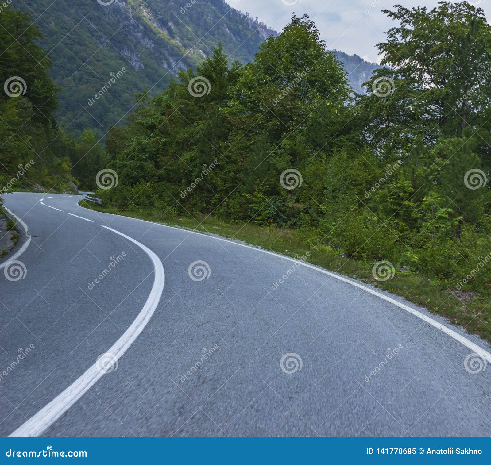 Empty Asphalt Road in the Mountains Stock Image - Image of hill, nature ...