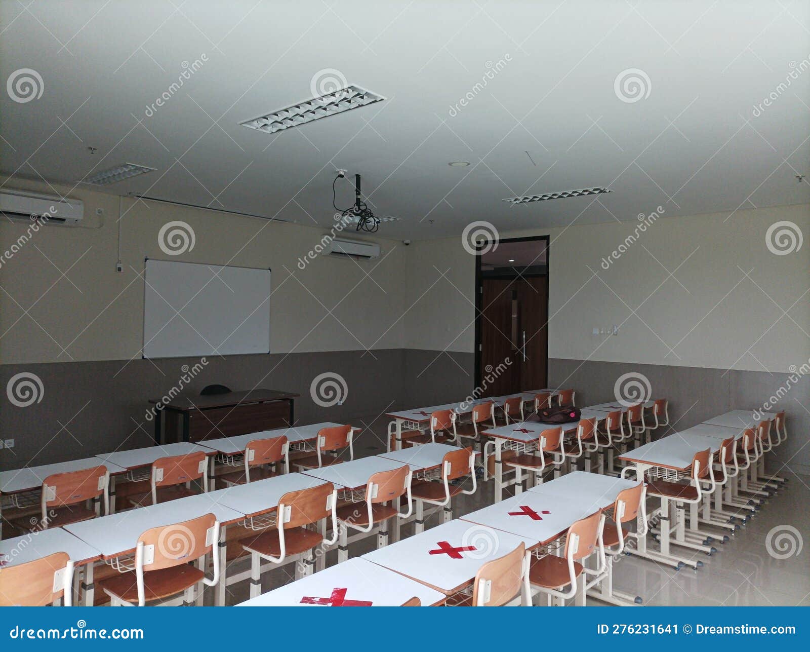 Empty Bench on Campus Classrooms Stock Image - Image of morning, campus ...