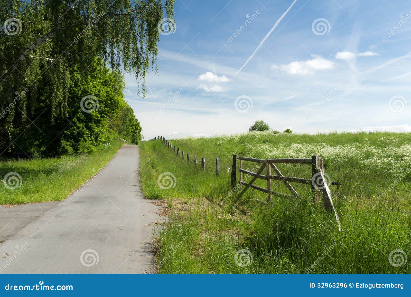Empty bicycle path stock photo. Image of outdoors, cycling - 32963296