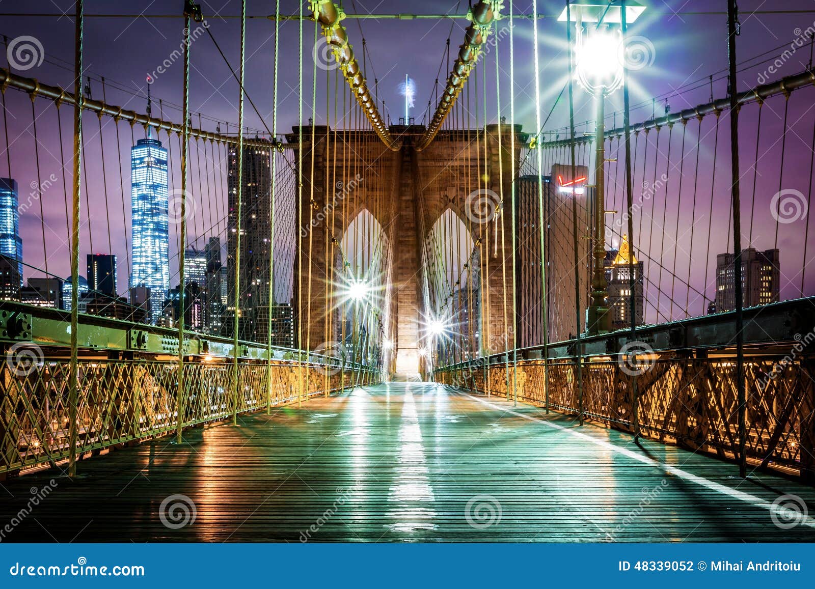 Empty Brooklyn Bridge Pedestrian Walkway before Sunrise Stock Photo ...