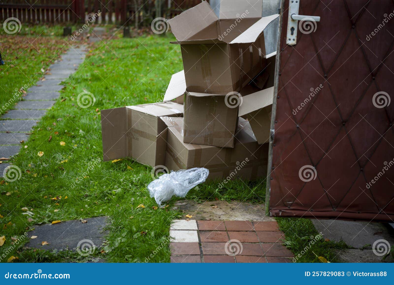 Empty cardboard boxes stock image. Image of delivery - 257829083
