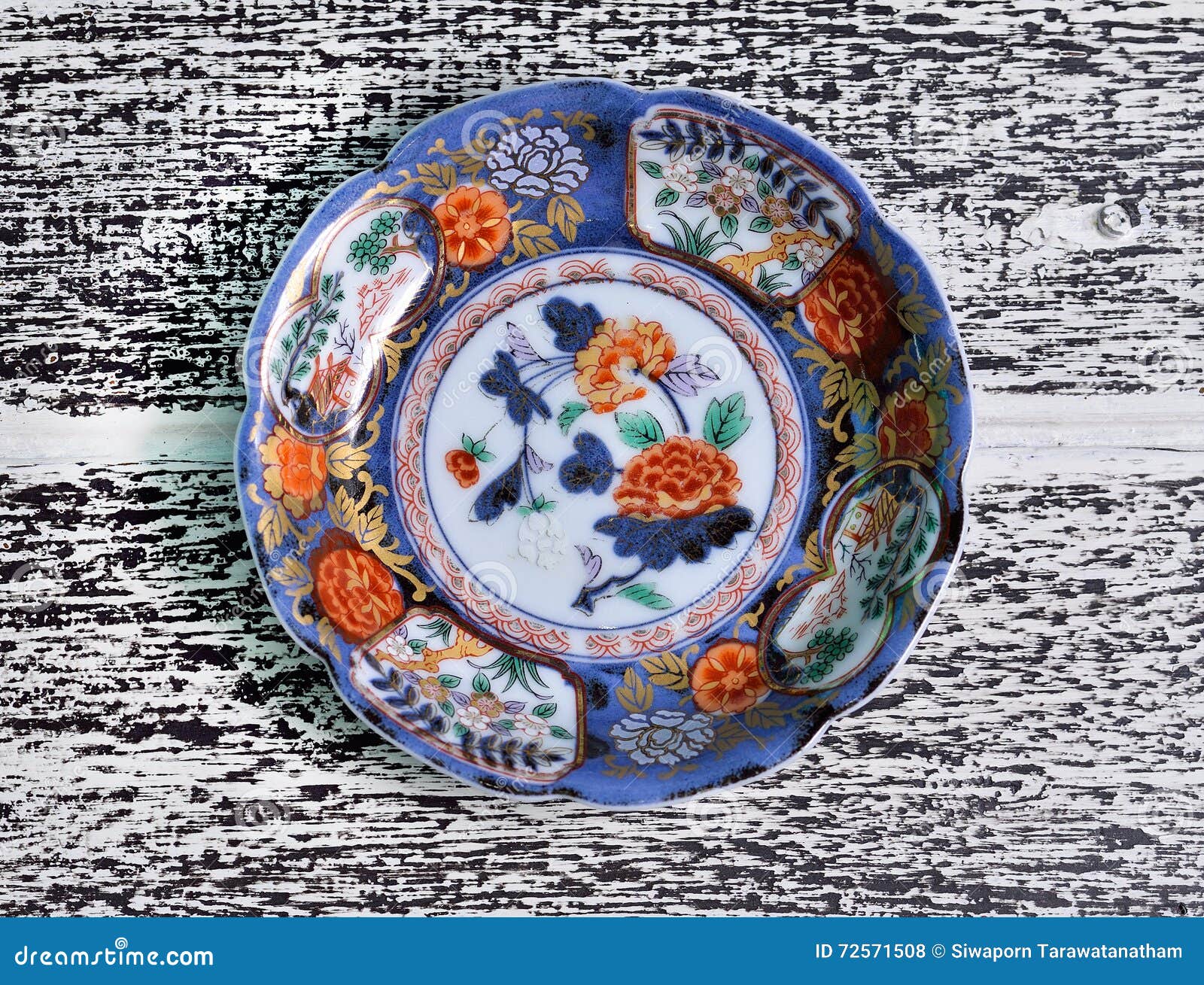 Empty Ceramic Plate on Wooden Table Stock Photo - Image of blank ...