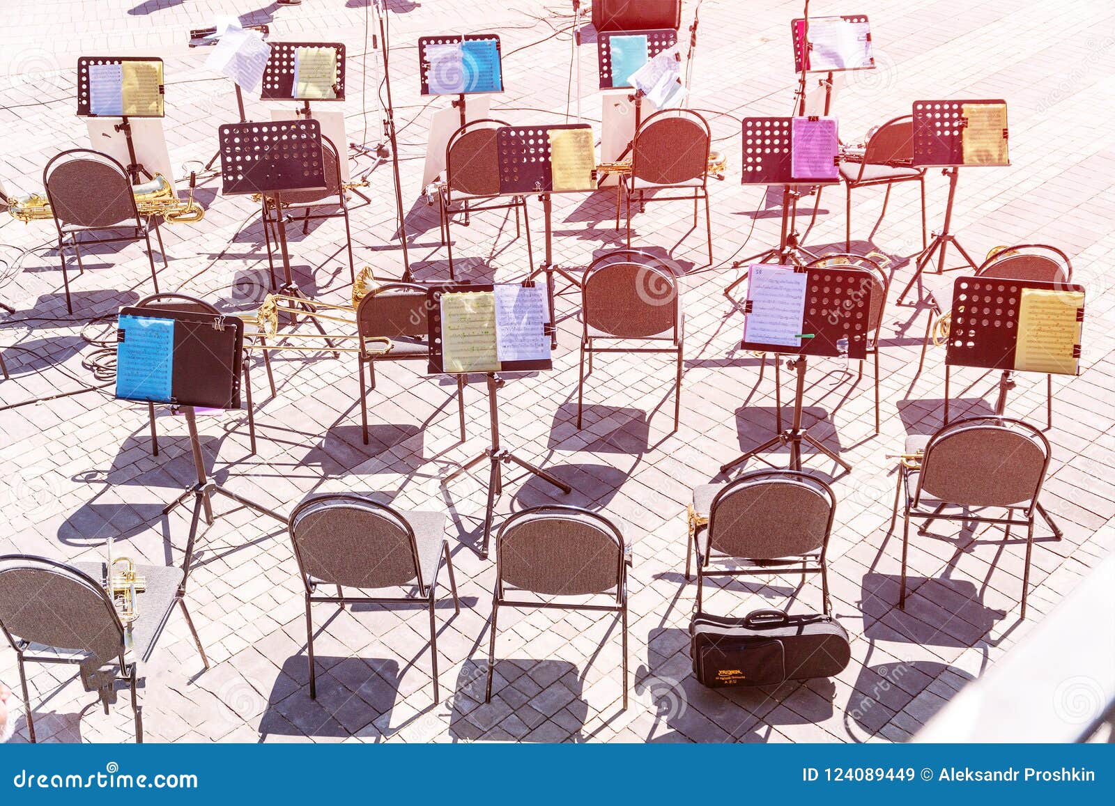 Empty Chairs and Notes on the Music Stand Editorial Stock Image - Image ...