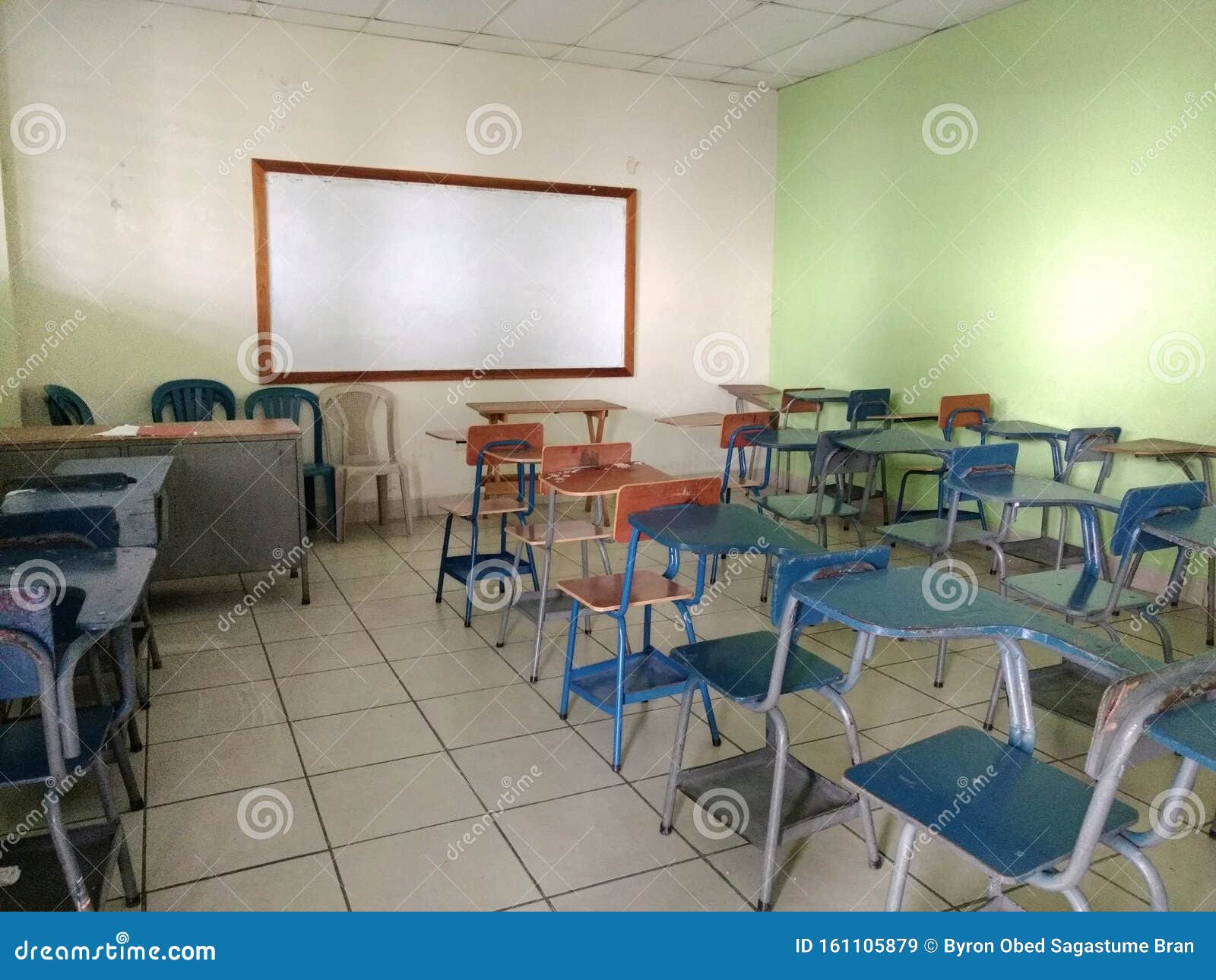 Empty Classroom with Desks and Blackboard. Back To School Concept Stock ...