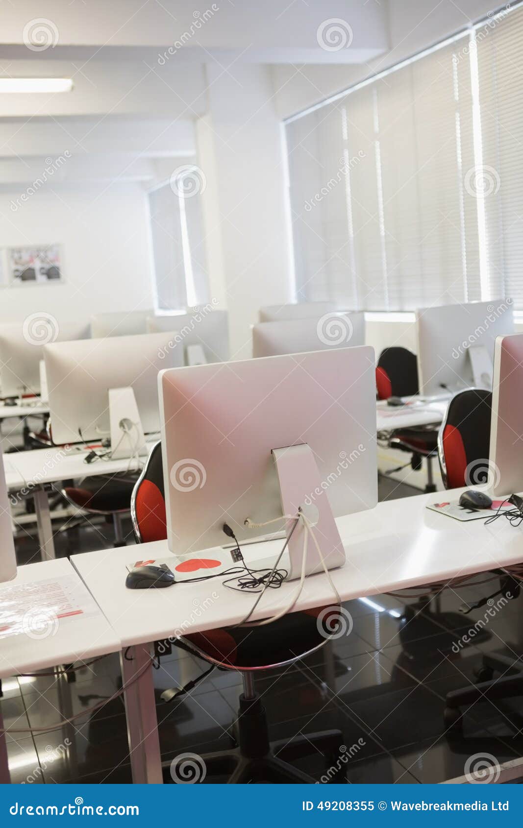 Empty computer room stock image. Image of indoors, technology - 49208355