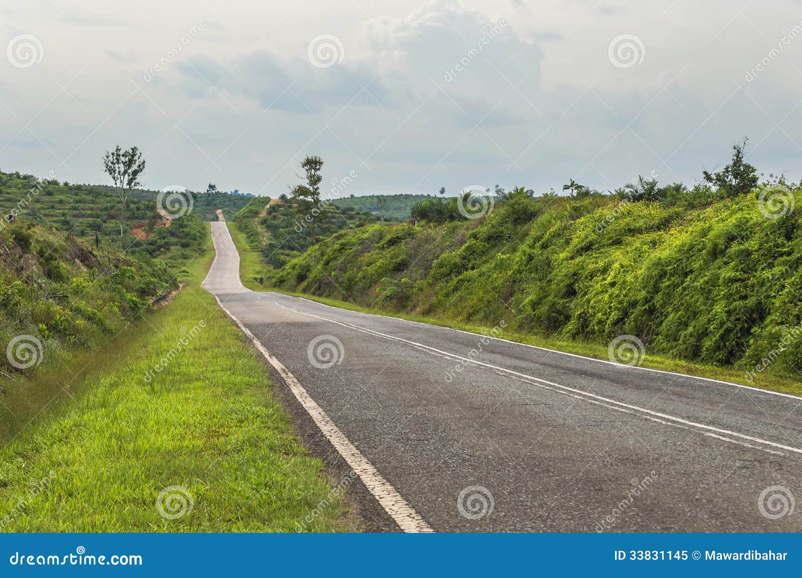Empty countryside road stock image. Image of field, empty - 33831145