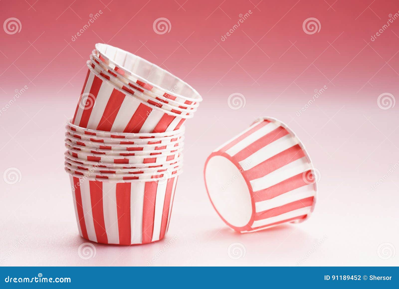 Empty cupcake cases stock photo. Image of pink, equipment - 91189452