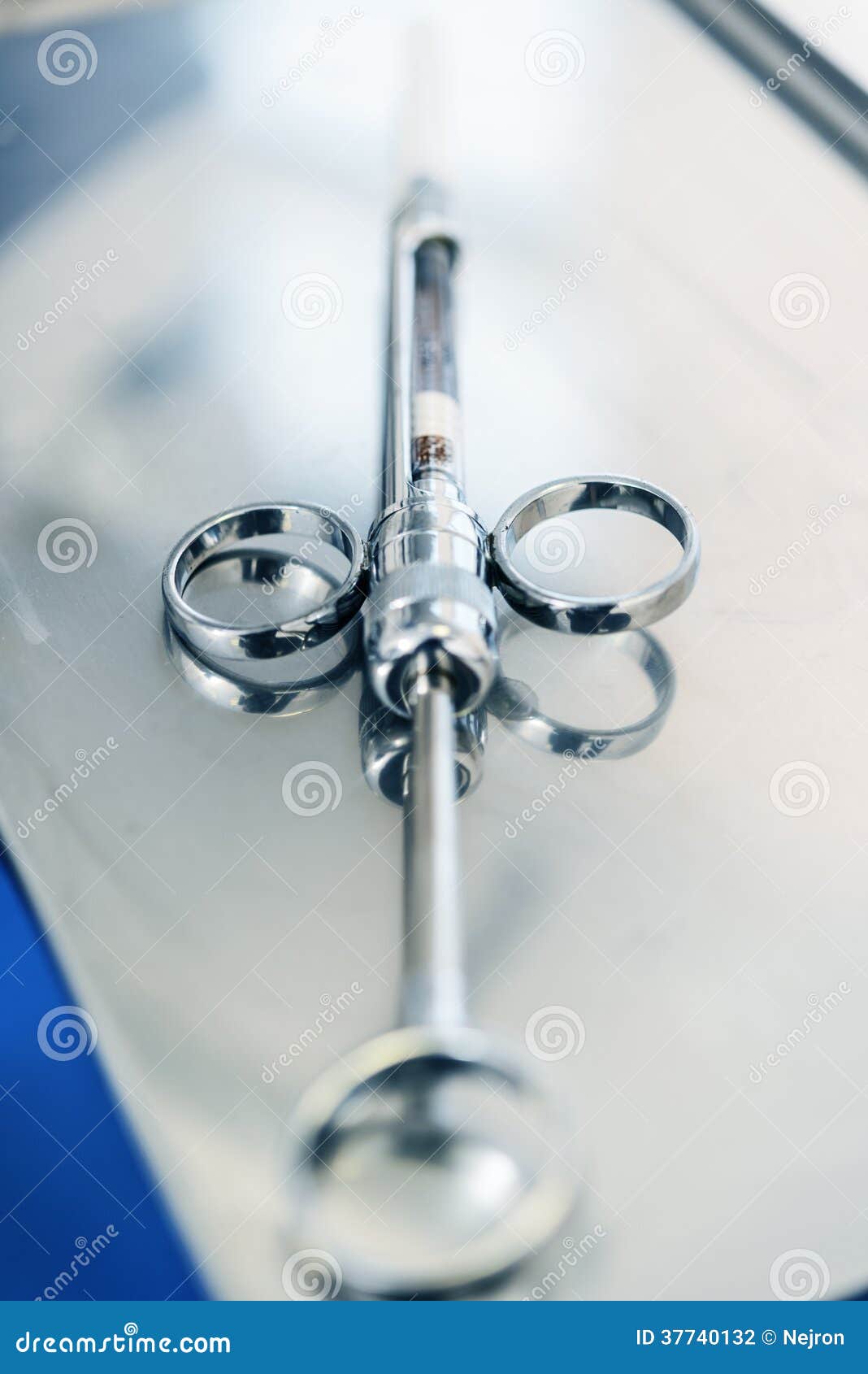 Dental Syringe And Carpules With Dental Anesthesia, Lidocaine Articaine ...