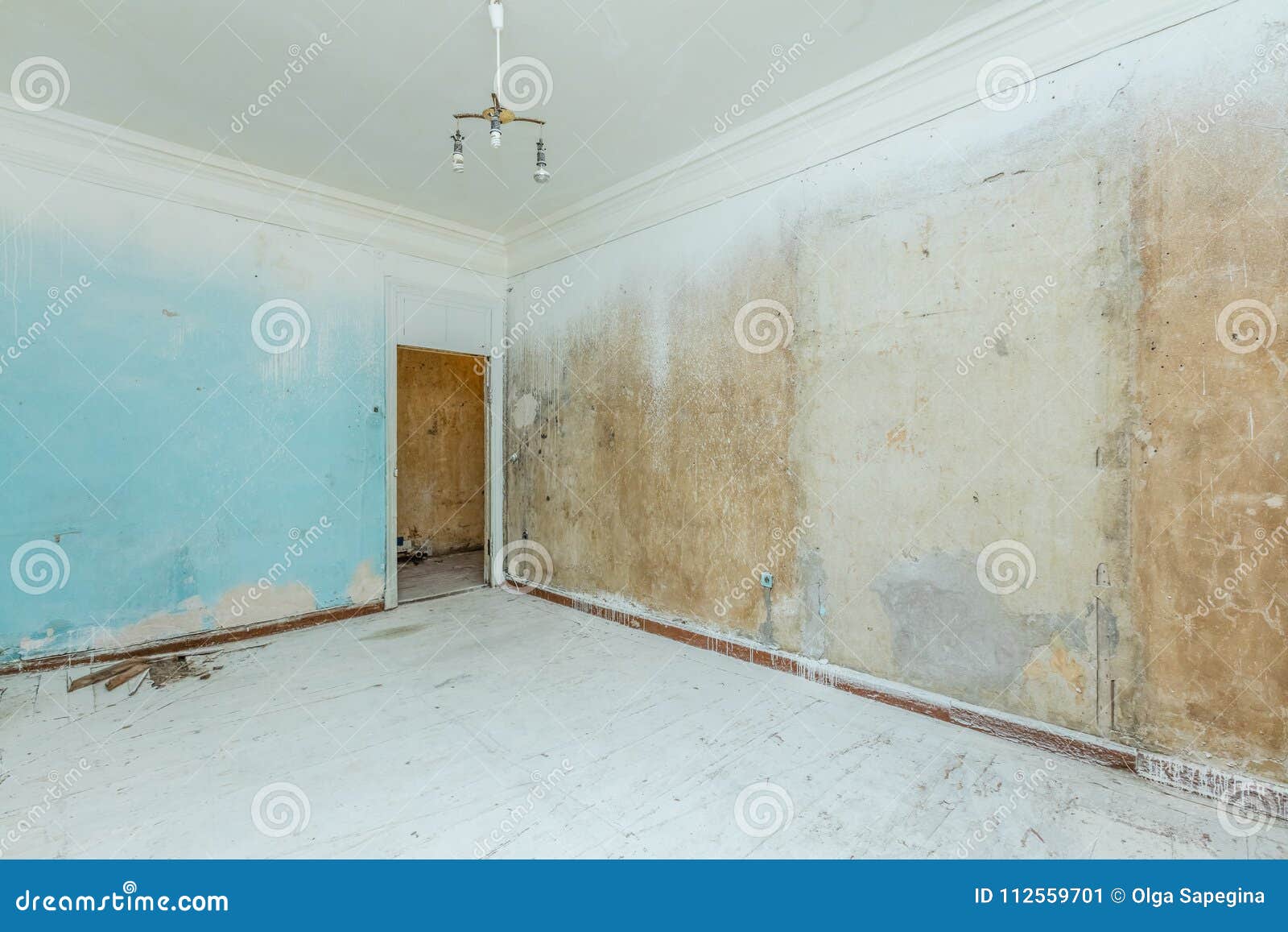 Empty dirty room stock image. Image of building, light - 112559701