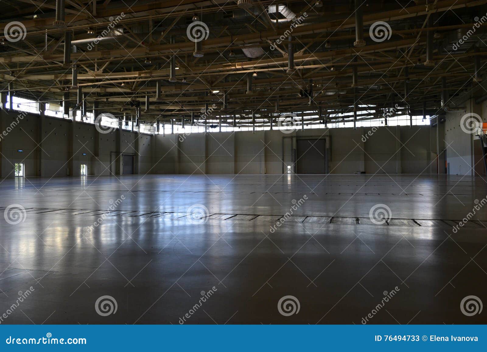 Empty exhibition hall stock image. Image of light, beams - 76494733