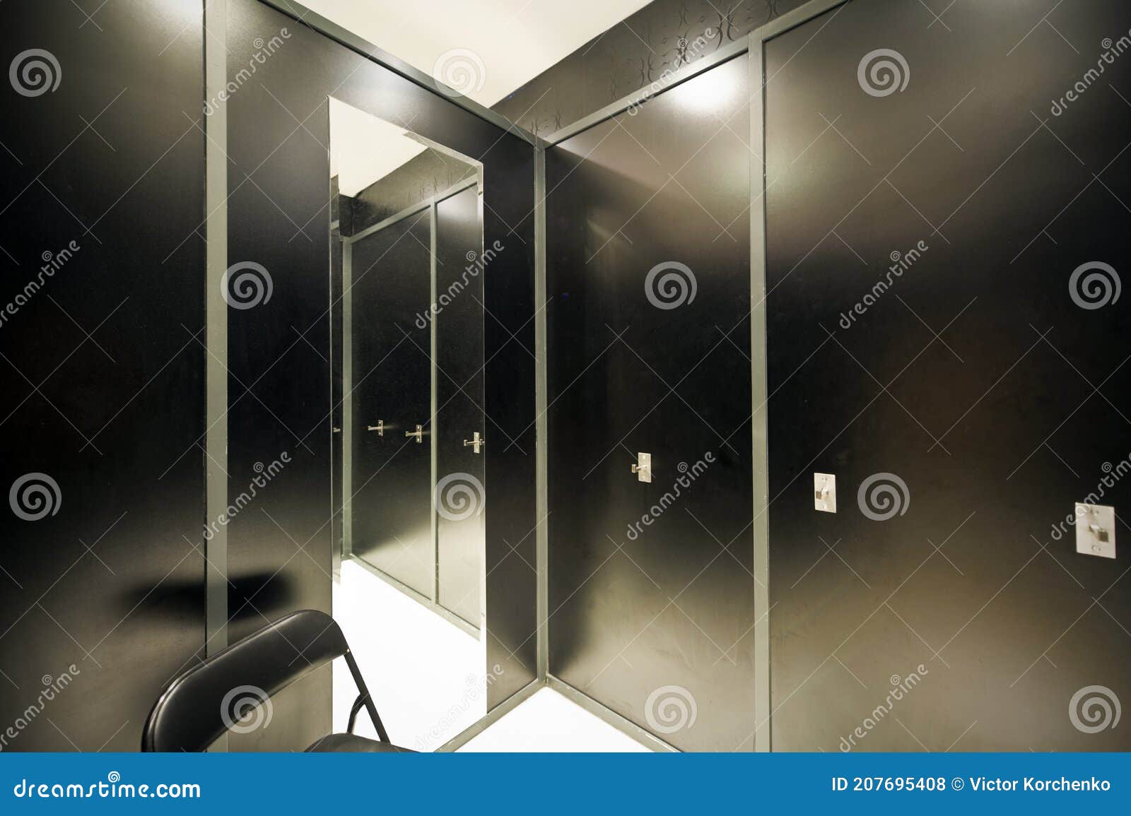 Empty fitting room stock photo. Image of walls, commerce - 207695408