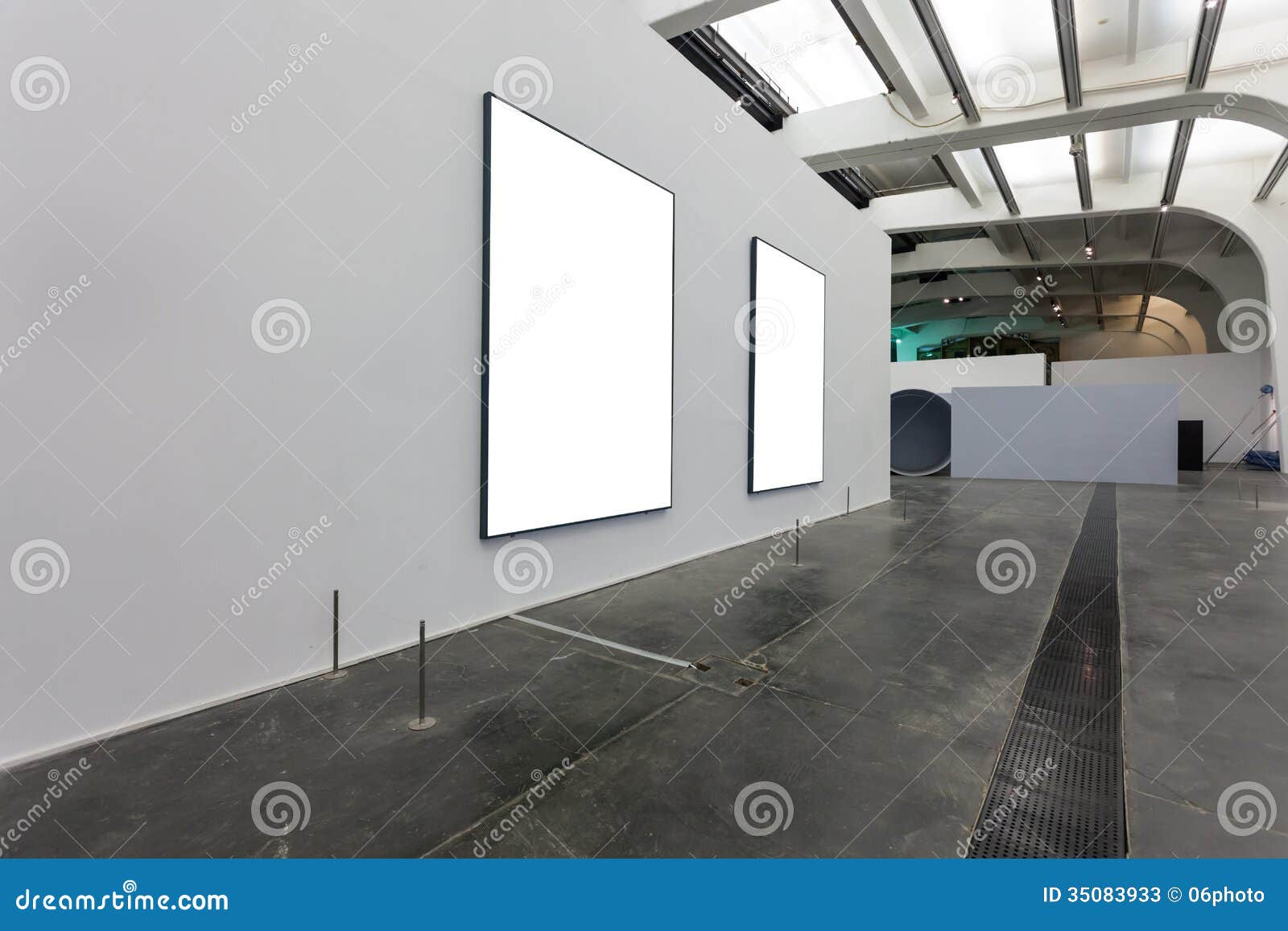 Empty frames in museum stock image. Image of display - 35083933