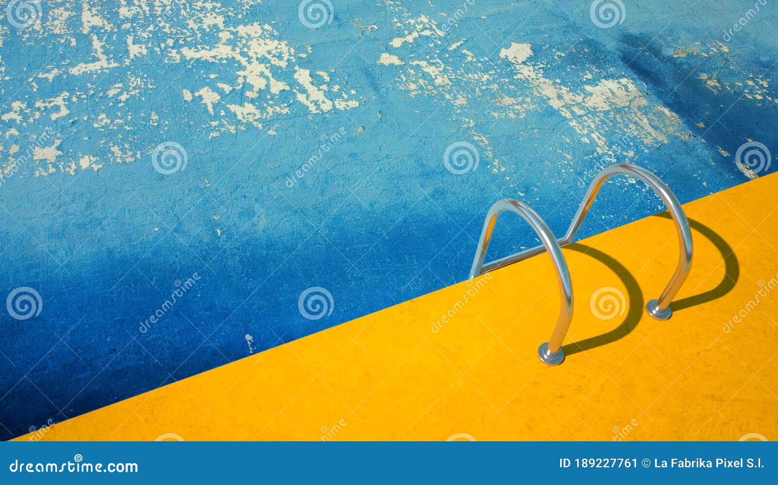 Empty grunge pool stock image. Image of ladder, desert - 189227761