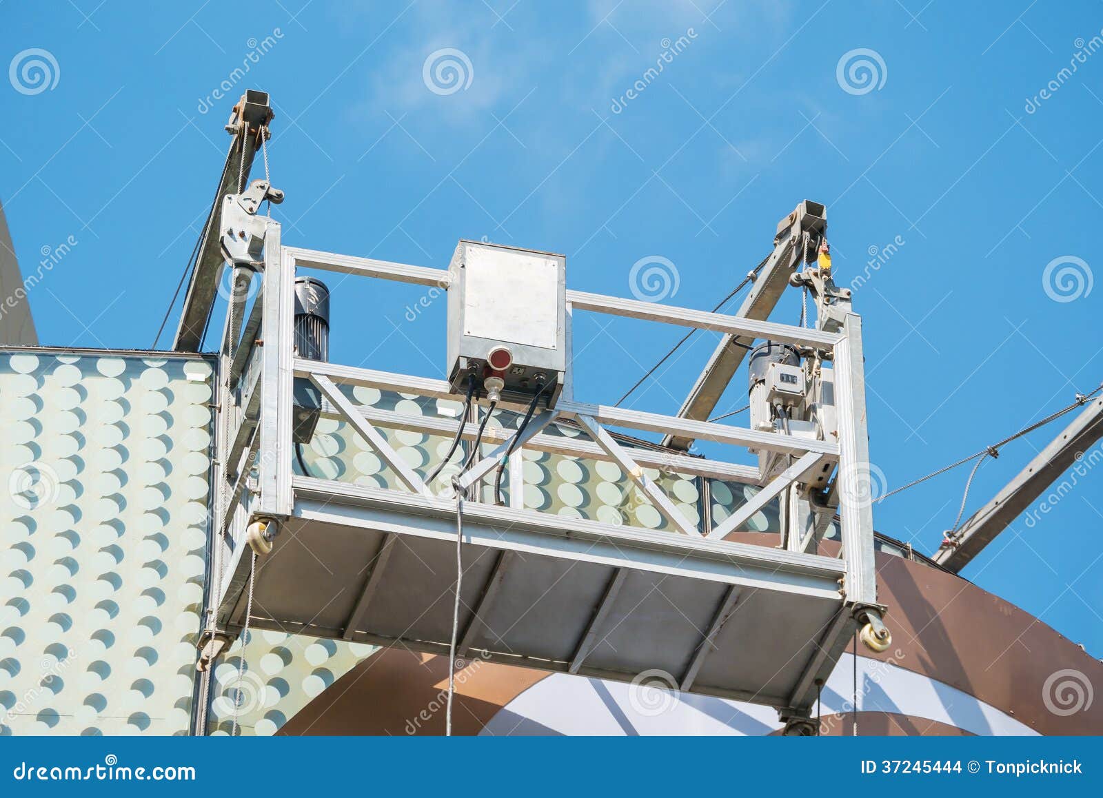 Empty hanging scaffold stock photo. Image of poles, concrete - 37245444
