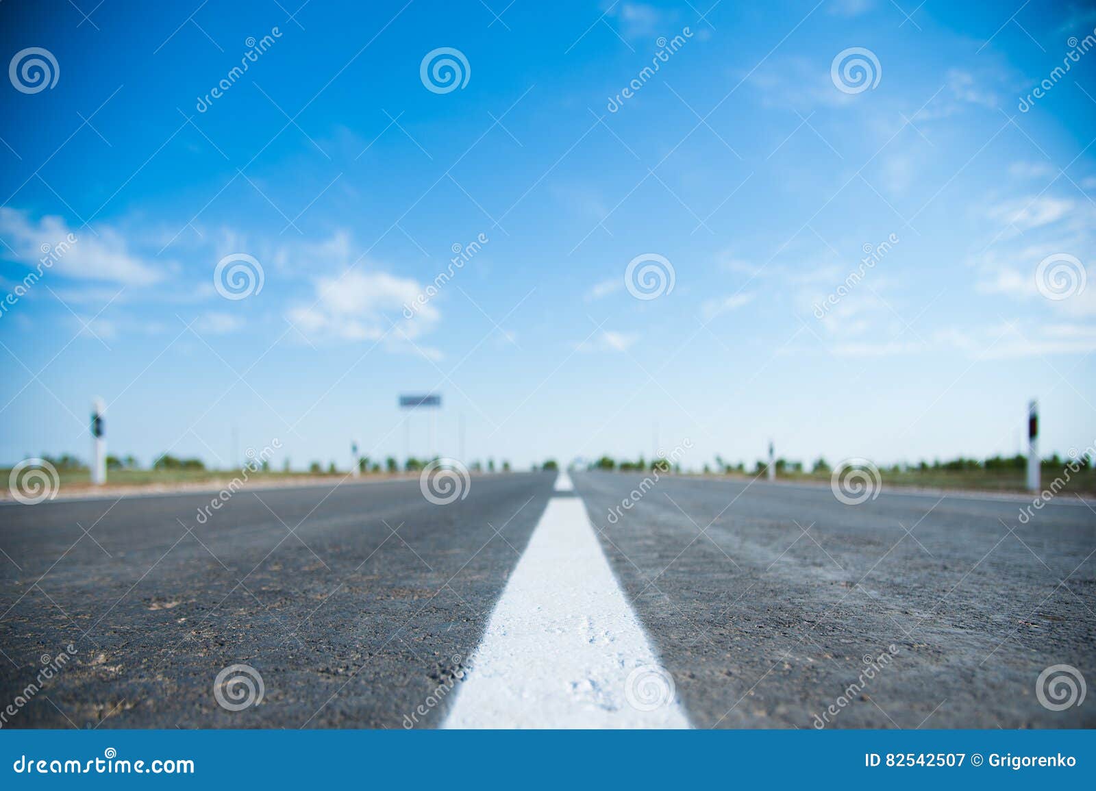 Empty highway stock image. Image of horizon, freeway - 82542507