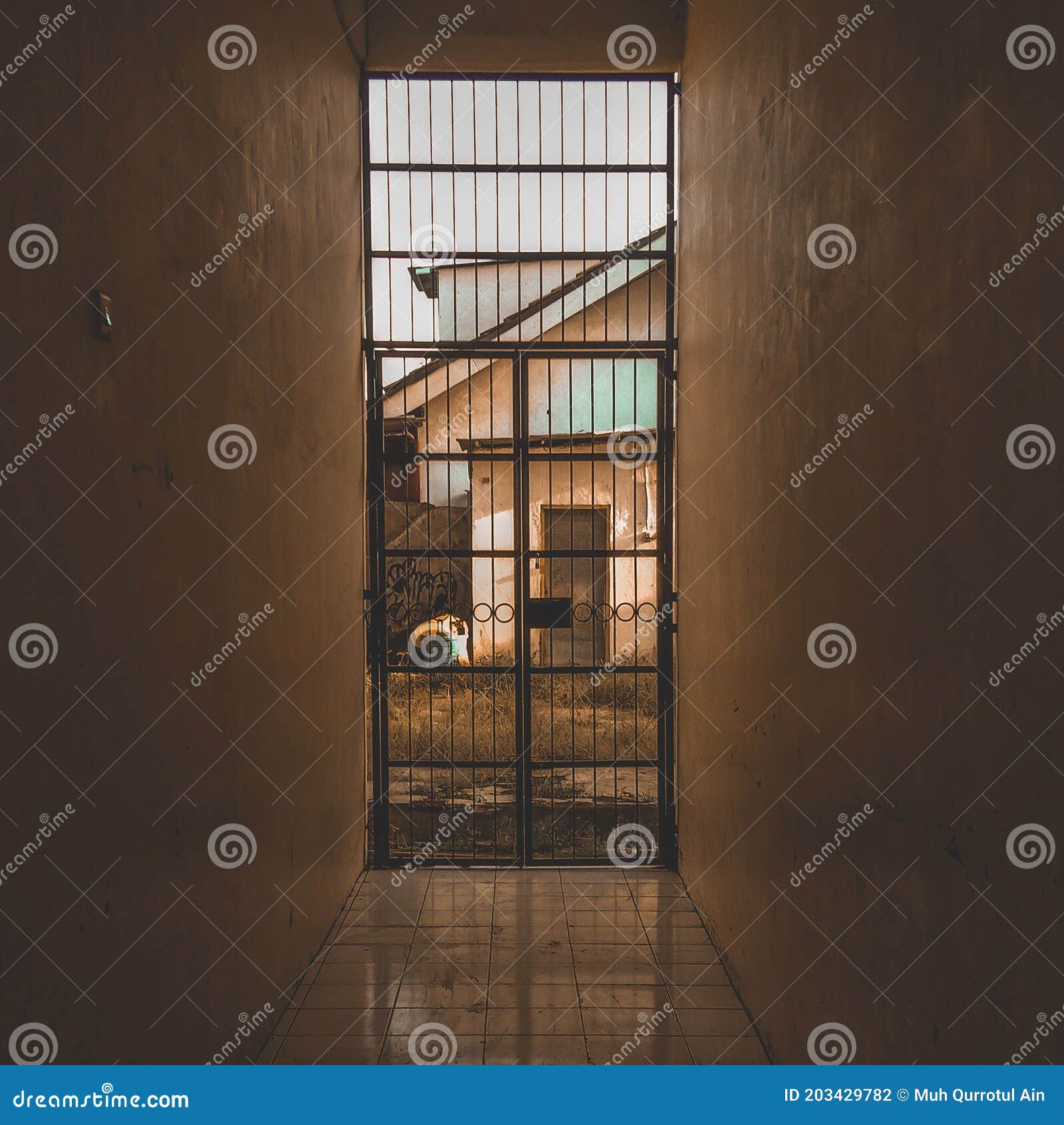 Empty house hallway stock photo. Image of symmetry, iron - 203429782