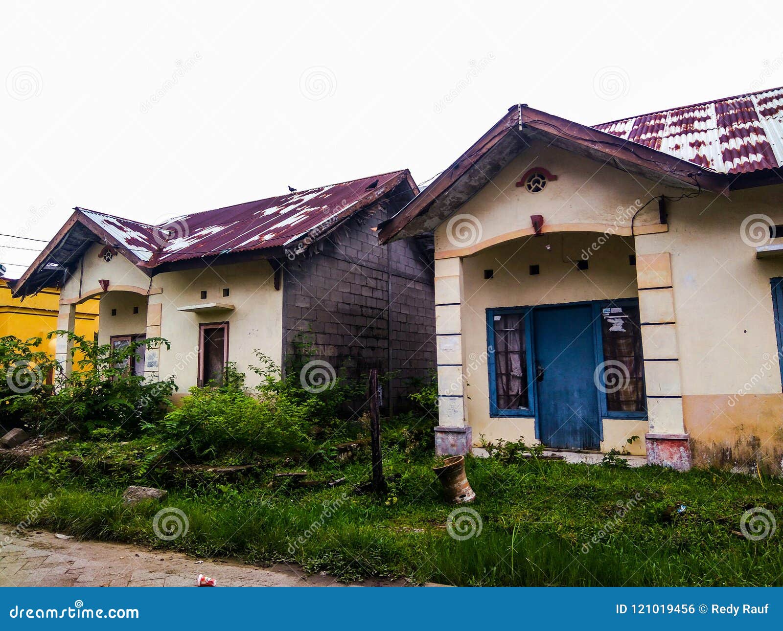 Empty house stock photo. Image of cabin, abstract, tree - 121019456