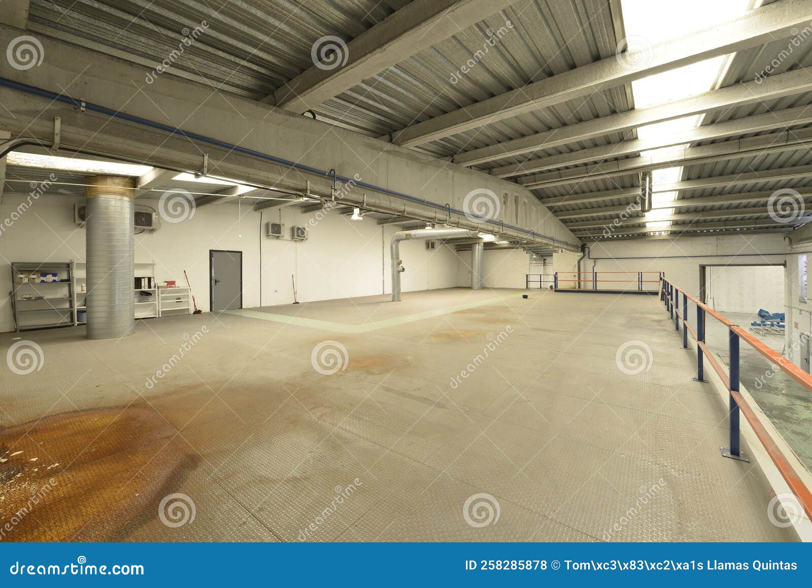 Empty Industrial Hall with Large Precast Concrete Rib Beams Stock Photo ...