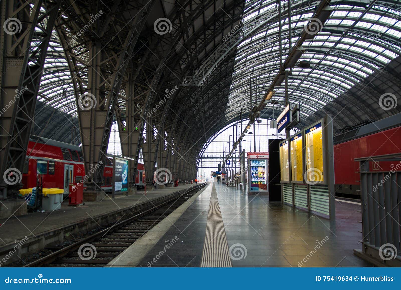 Empty Interior Frankfurt Train Station Platform Arches Editorial Stock ...
